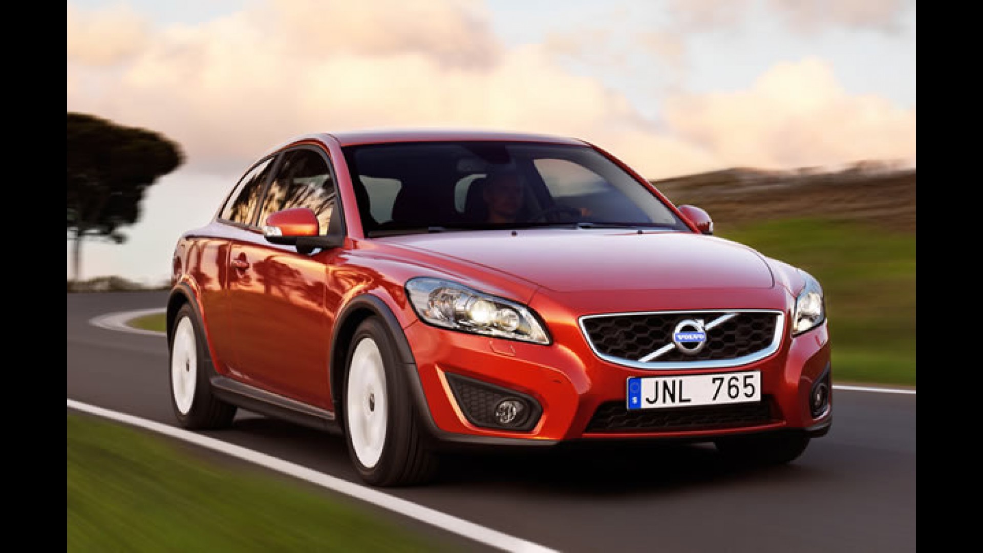 Quem sabe um Volvo XC30?