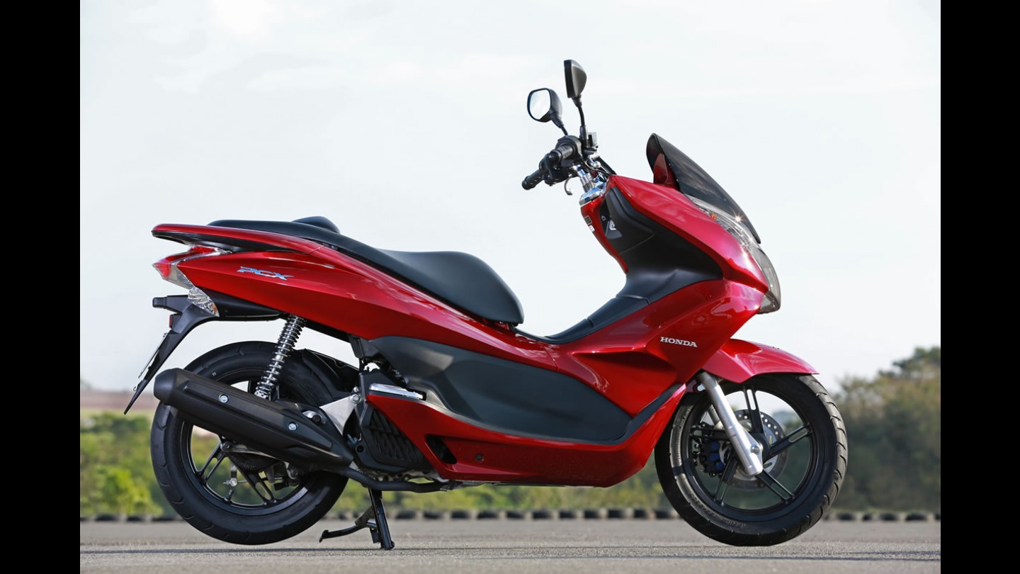 Volta rápida: com start-stop e porte superior, Honda PCX 150 é um novo ...