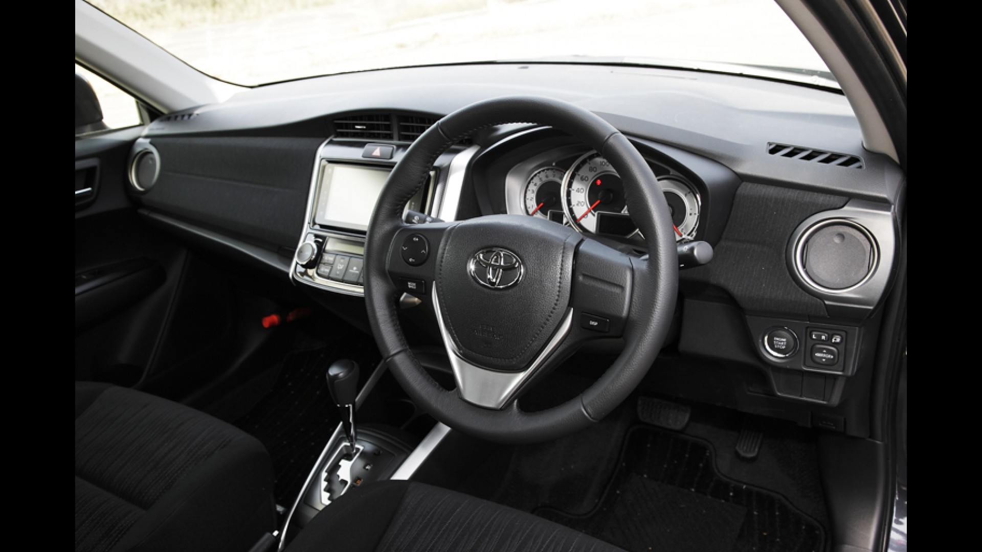 Versão japonesa: Novo Toyota Corolla Axio aparece em primeiras imagens ...