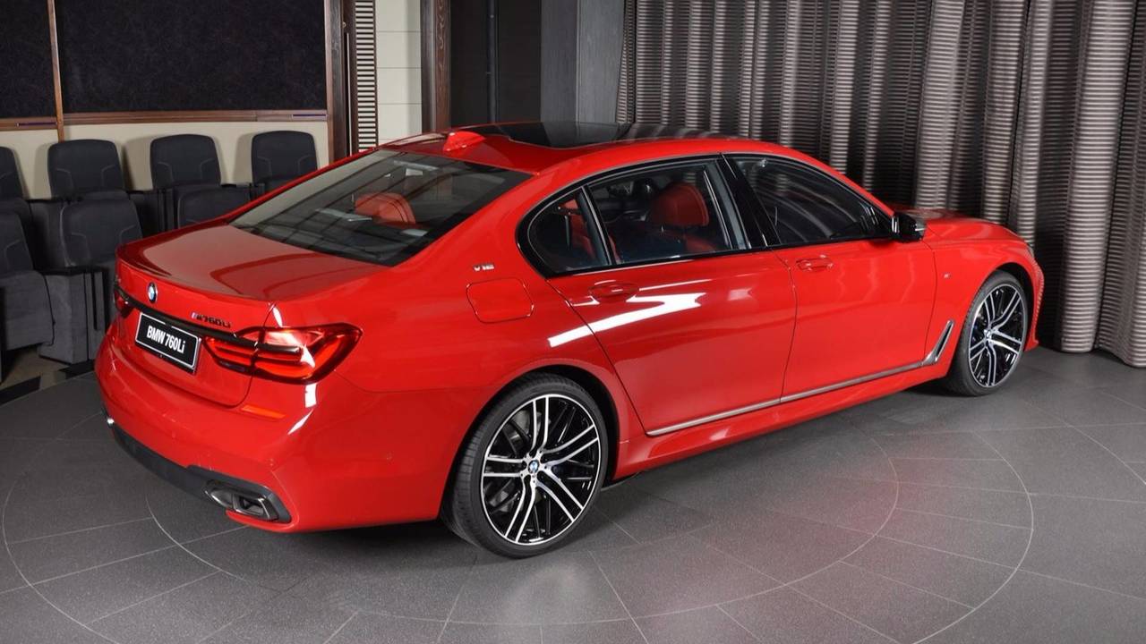 PHOTOS - Une BMW M760Li xDrive peinte en rouge Imola