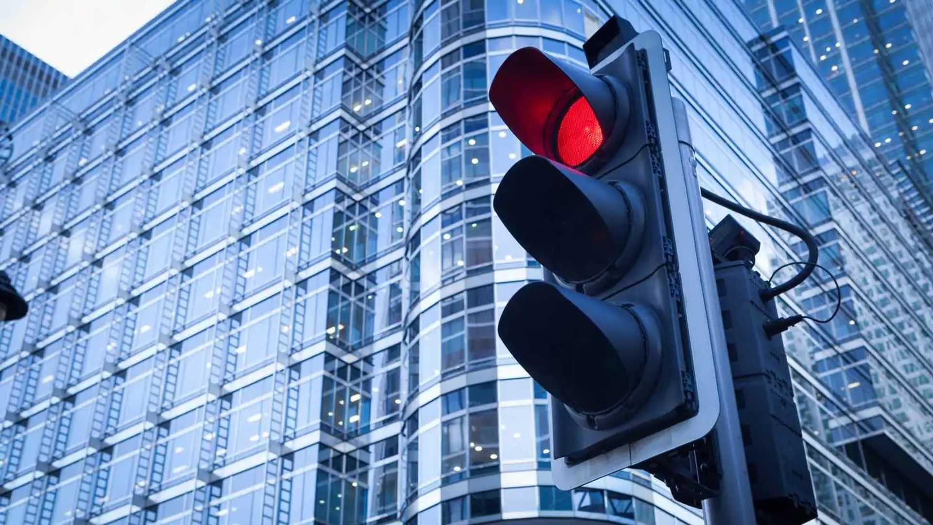 Government invests millions in new traffic signals for local roads