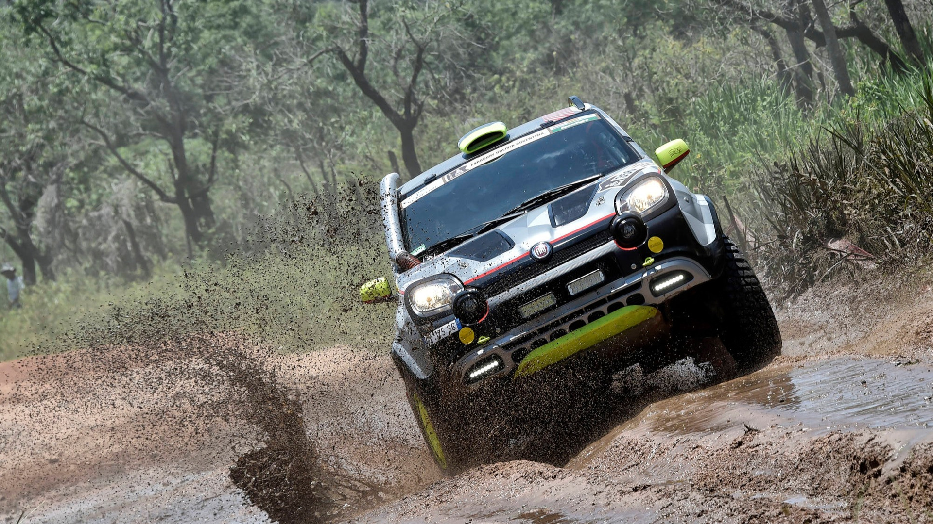 "Pandakar" - Fiat Panda 4x4 chama a atenção no Rally Dakar