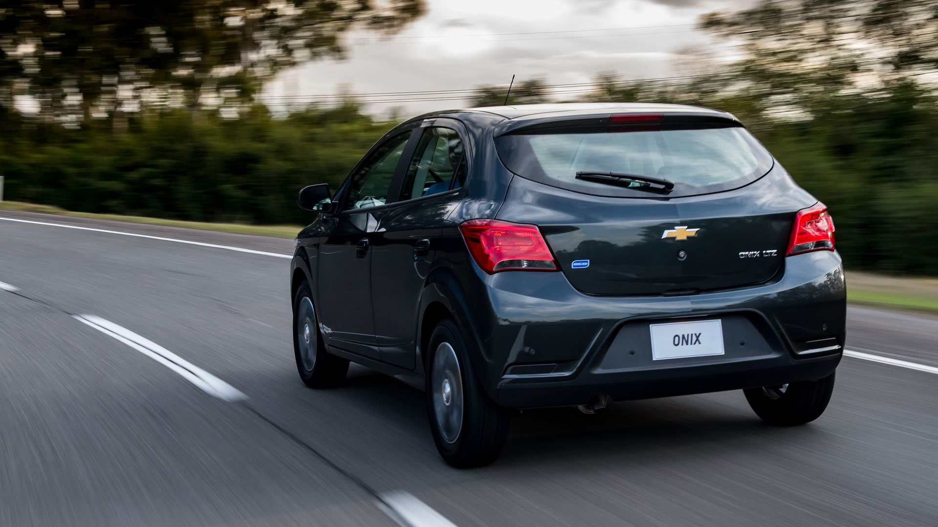 Chevrolet Onix LTZ 2017 - Motor1.com Fotos