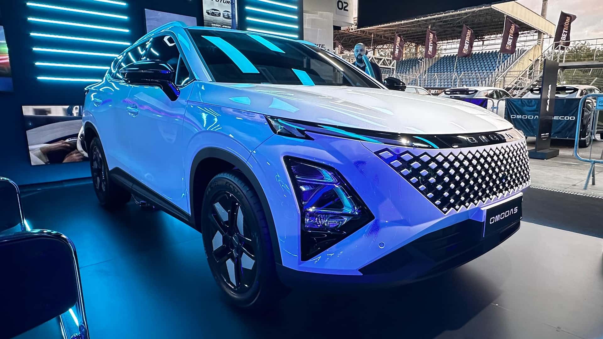 Omoda confirma Omoda 5 HEV e Omoda 7 PHEV no Brasil para o fim de 2025