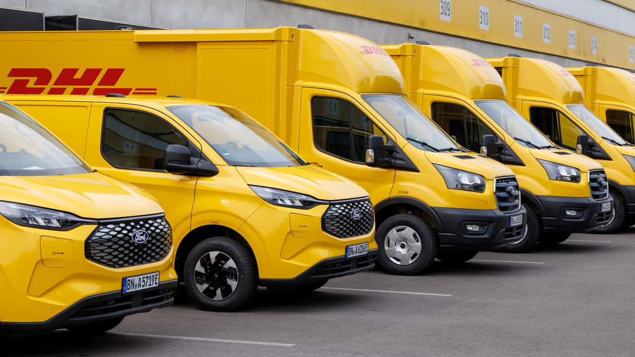 2.400 Ford E-Transporter für Post und DHL in Deutschland