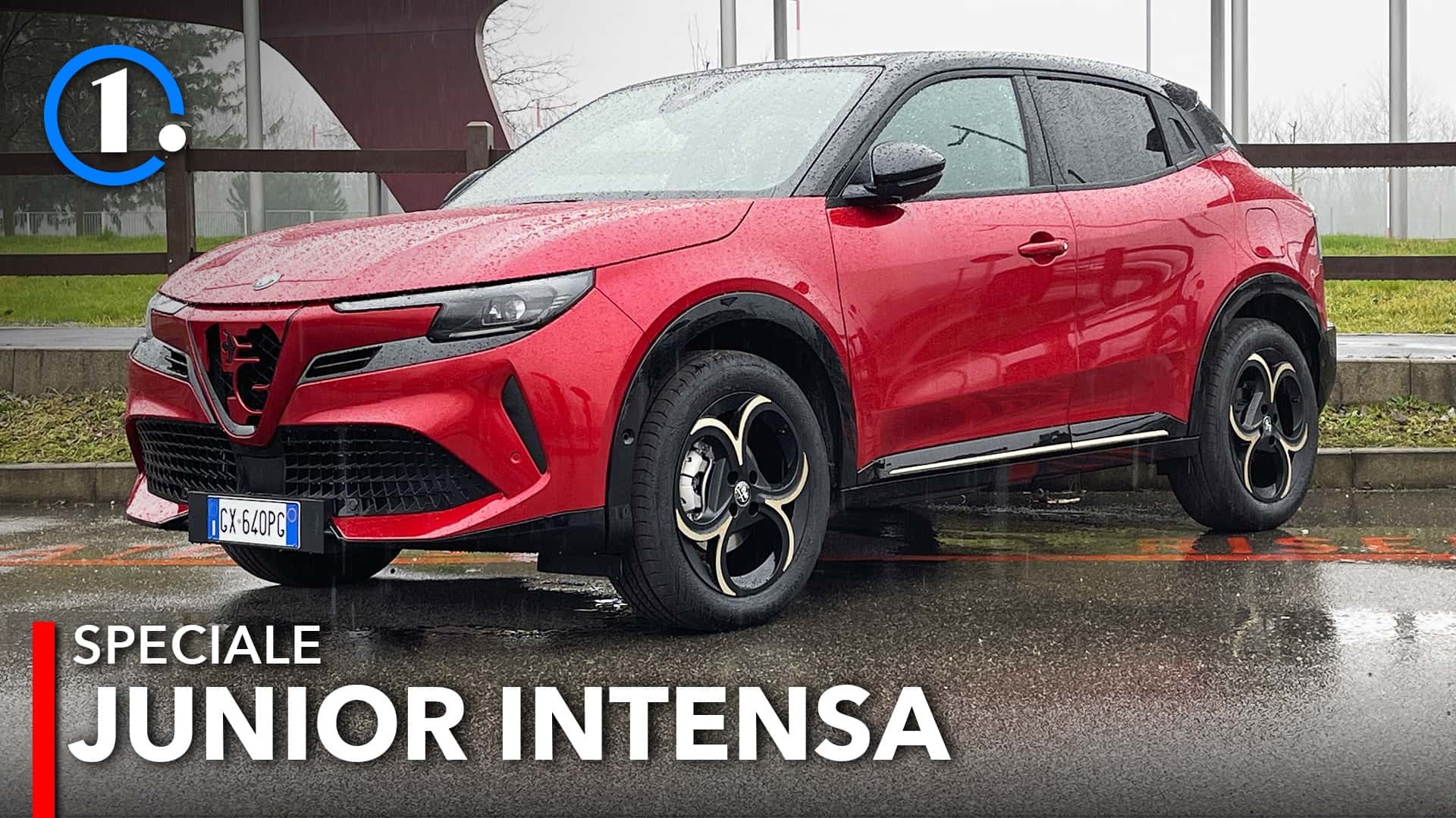 Alfa Romeo Junior Intensa, ecco come è fatta la speciale oro