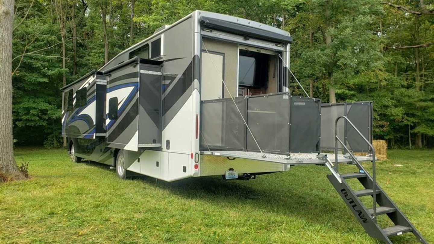 Top RVs To Rent For Attending A NASCAR Race