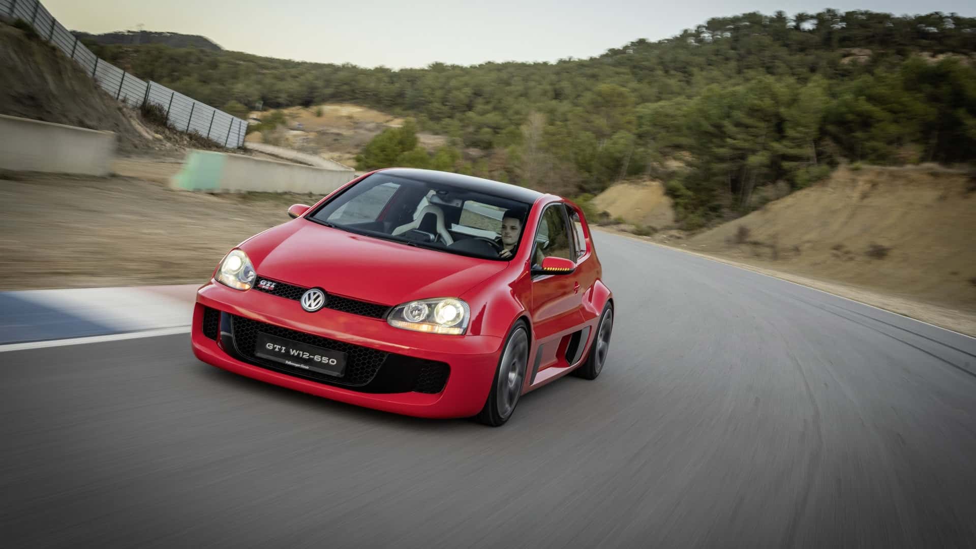 Fotos: Volkswagen Golf GTI W12-650, ahora es roja | Motor1.com