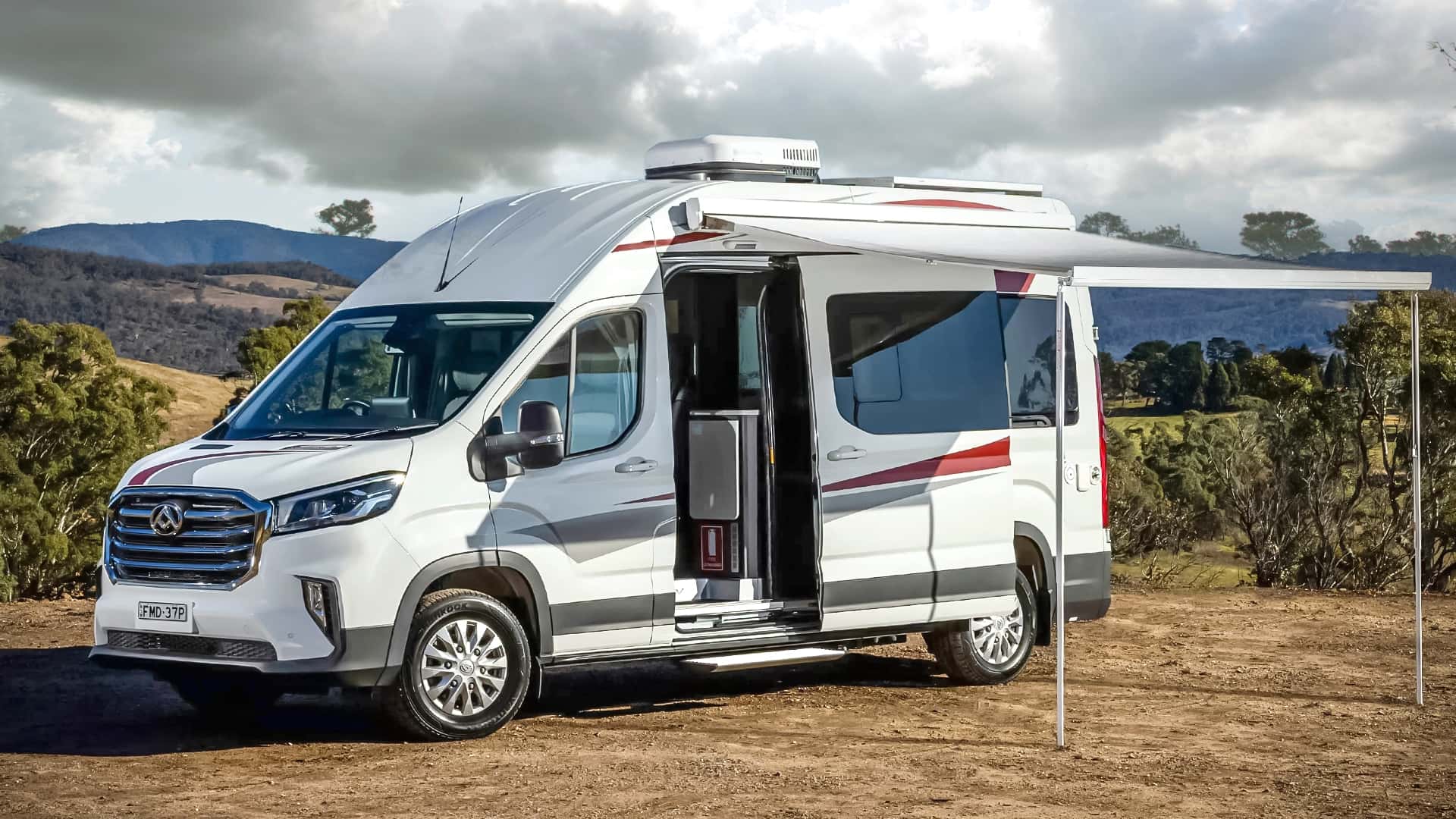 Il van cinese il Maxus Deliver 9 si trasforma in camper low cost