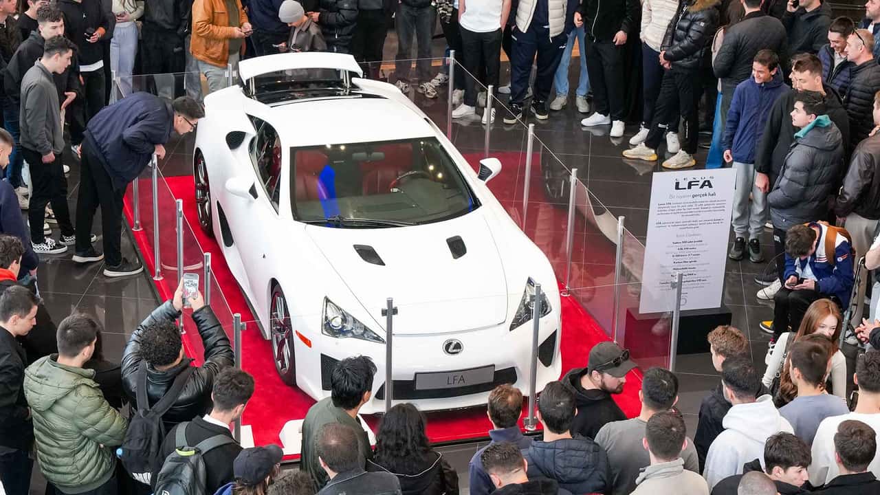 Lexus LFA Türkiye Turu ve Özellikleri: V10 Efsanesi Yollarda