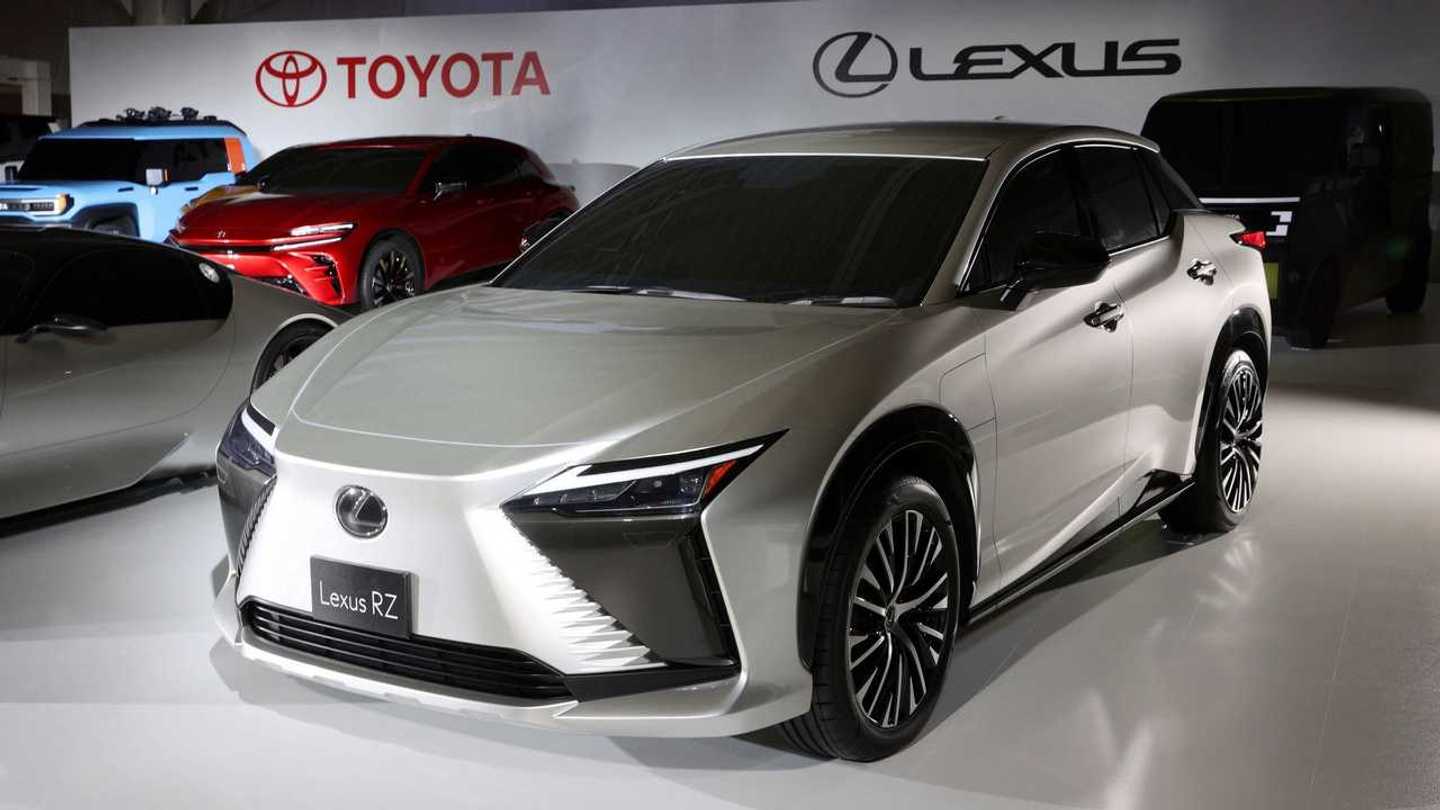 Lexus RZ 450e estreia como o 1° veículo elétrico "puro" da marca