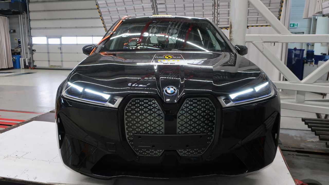 BMW iX, que virá ao Brasil, conquista nota máxima em segurança