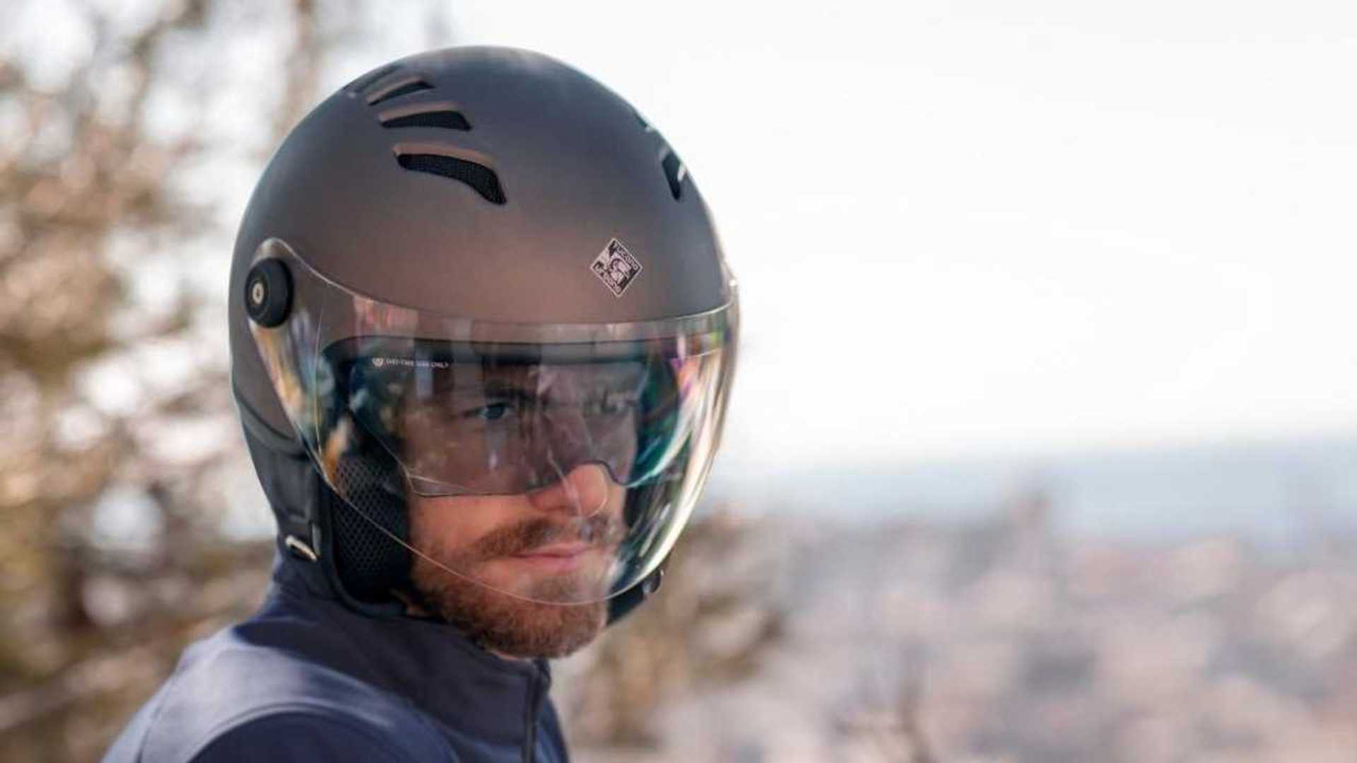 Tucano Urbano Presents A Helmet With Interchangeable Covers