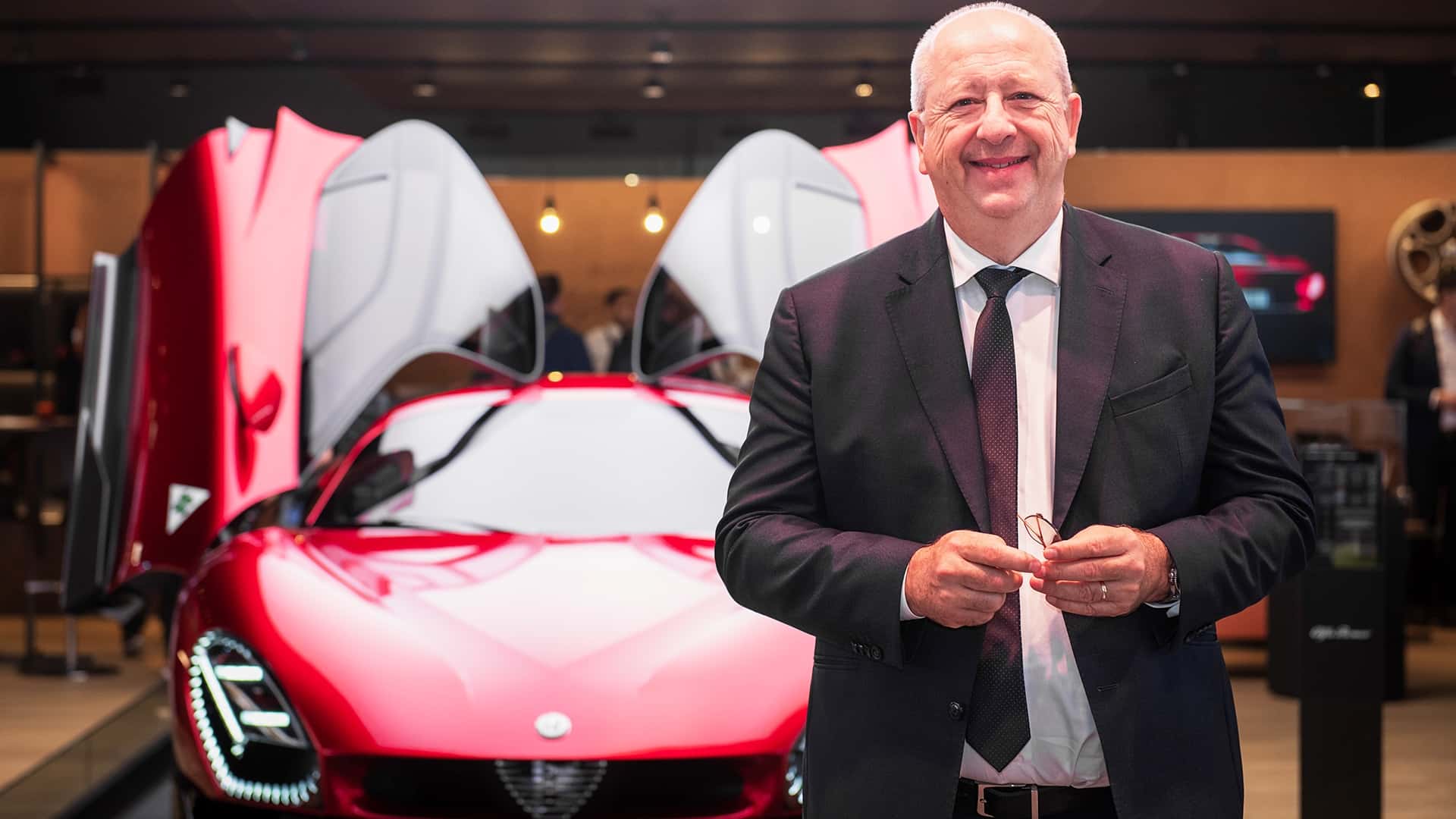 Who is Jean-Philippe Imparato, the manager who has to make Stellantis smile