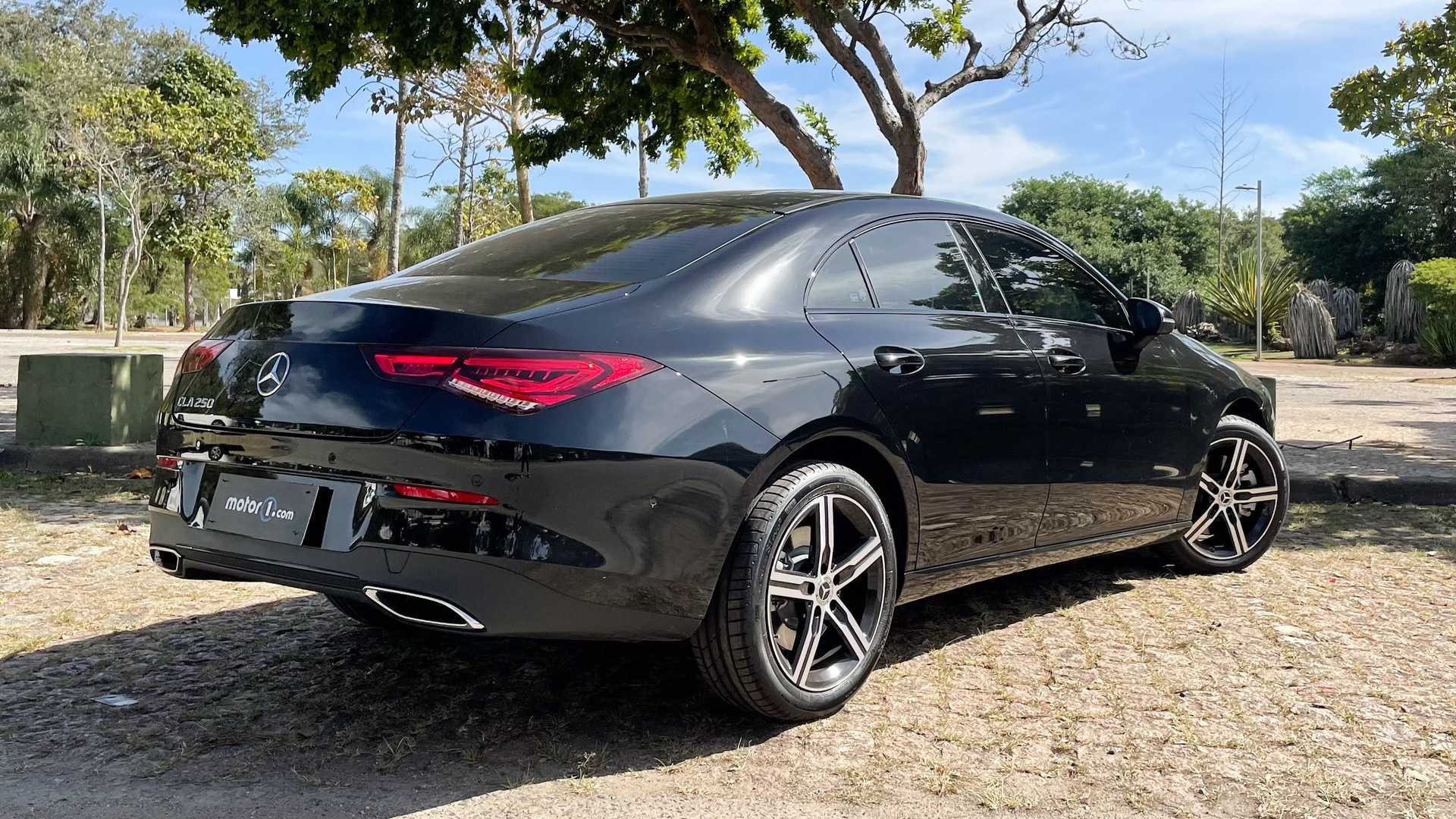 Teste rápido Mercedes-Benz CLA 250: Quem não tem Classe C, caça com...