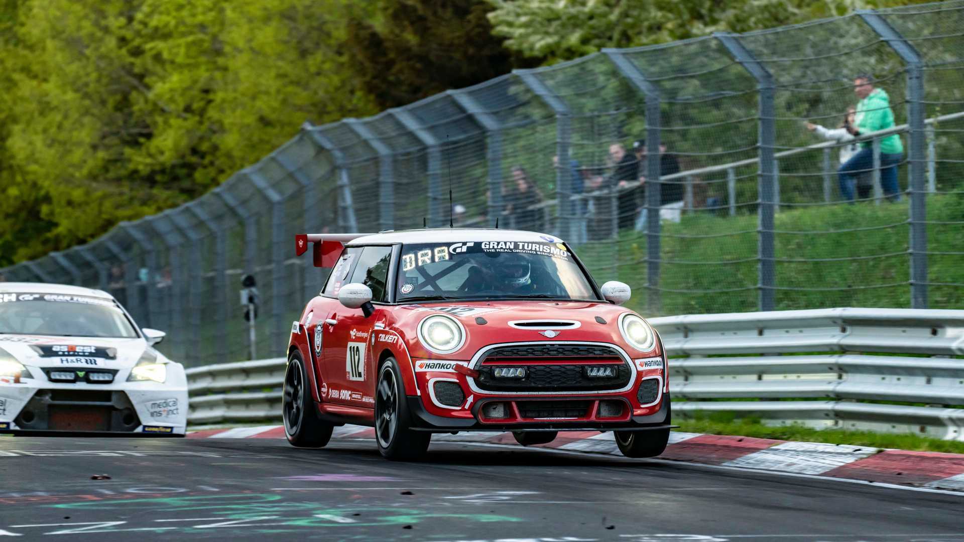 MINI John Cooper Works, un bulldog en el Infierno Verde