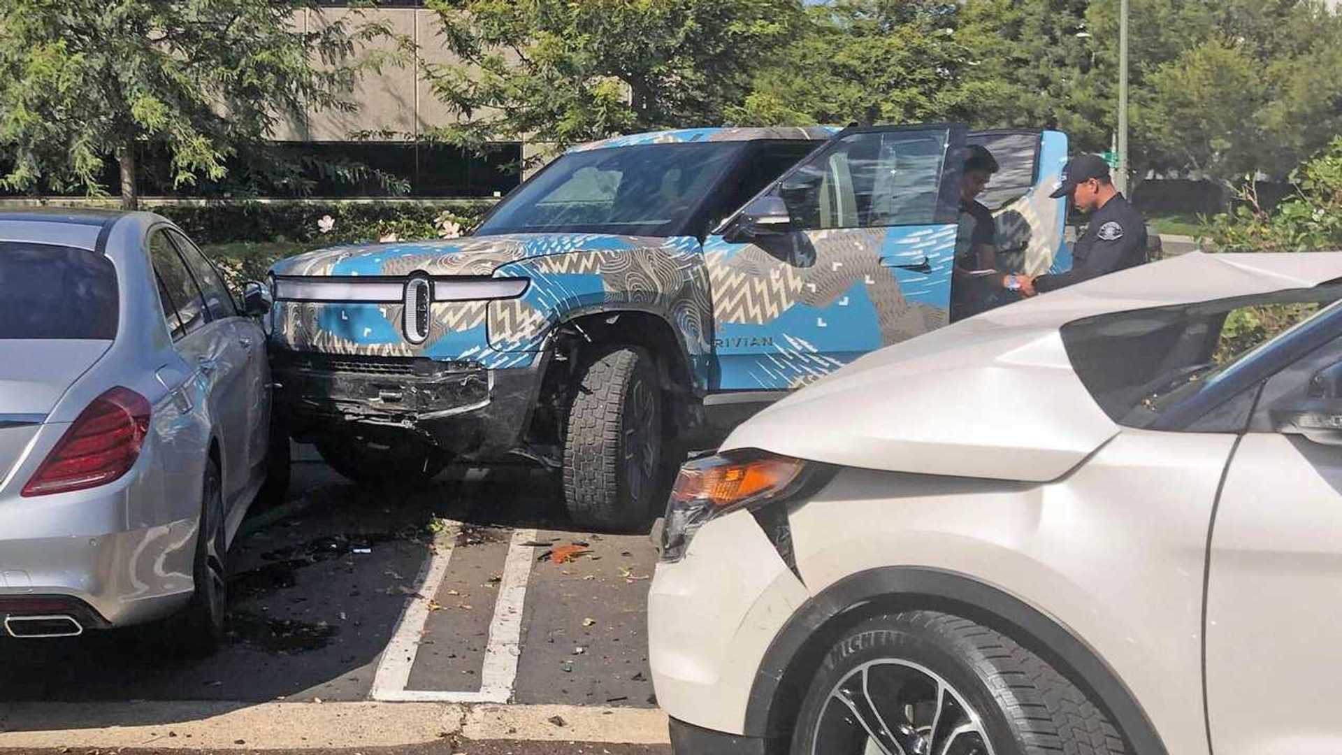 Rivian R1T Crashes Into Two Other Cars