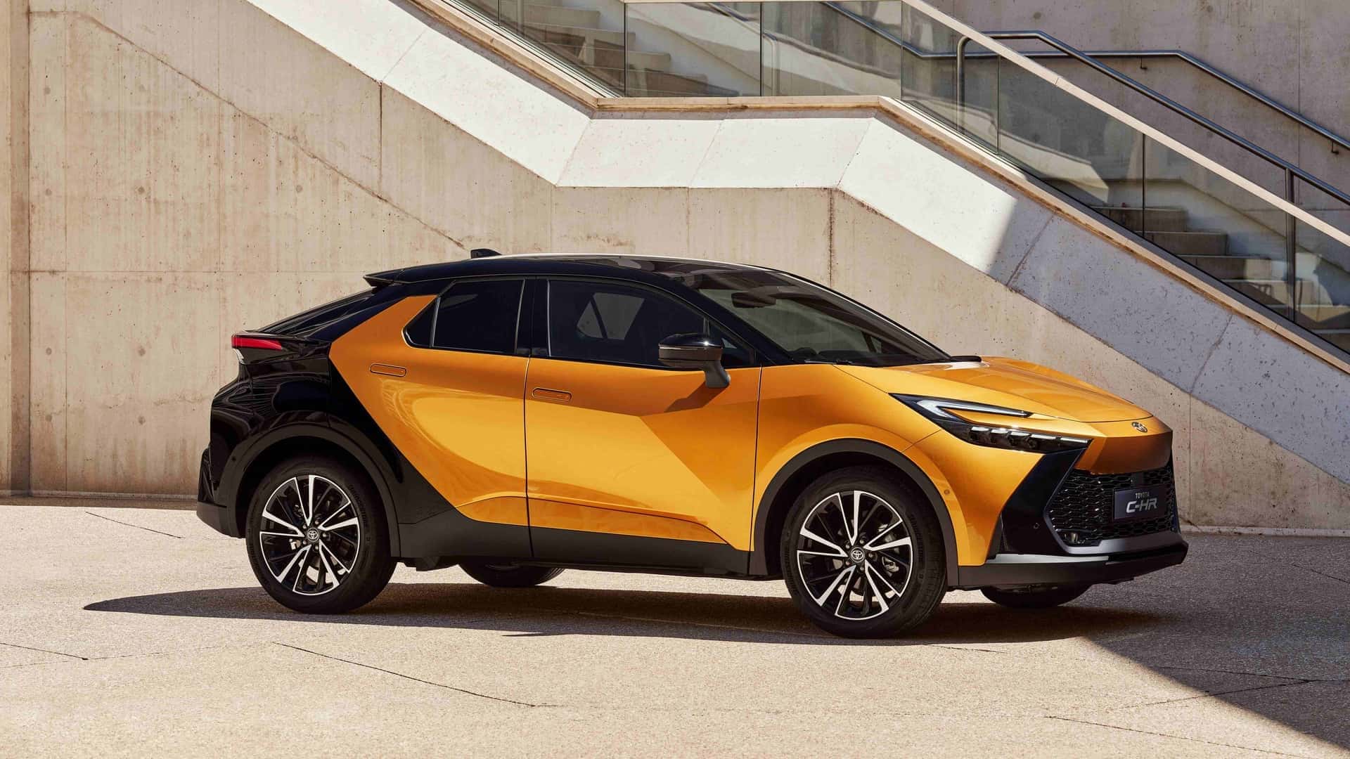 Nuevo Toyota C-HR 2024: ¡casi 6.000 € de descuento en el SUV híbrido!