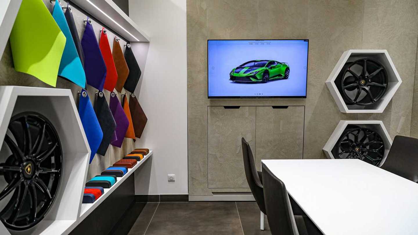 Supercar da urlo (e tanto lusso) nel nuovo showroom Lamborghini