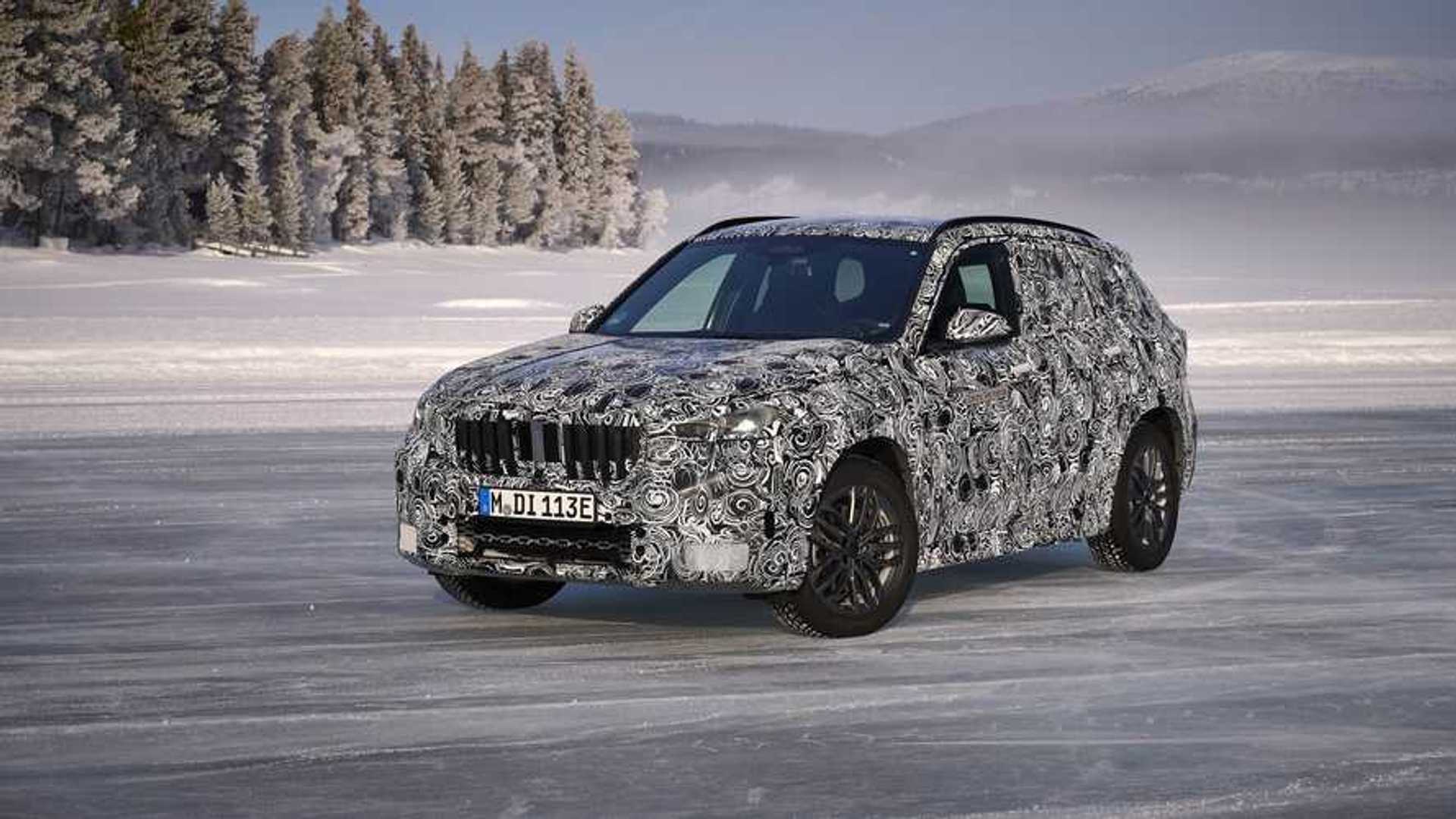 Le prime foto ufficiali della BMW iX1