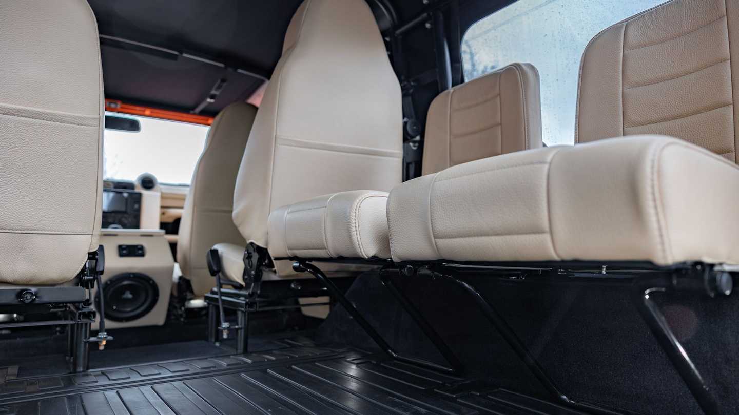 Este Land Rover Defender 110 descapotable es lo último de E.C.D.