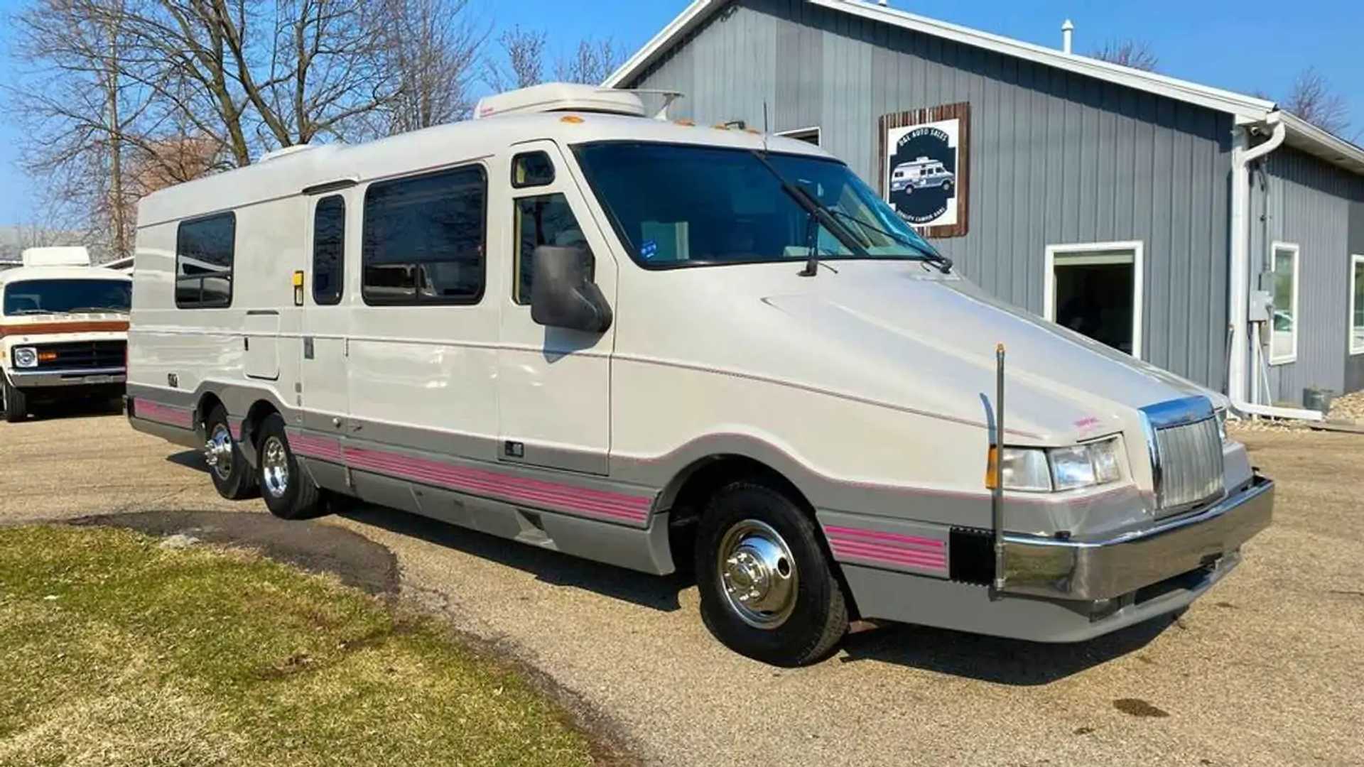 Una rara autocaravana Eldorado Starfire, de estilo limusina, en venta