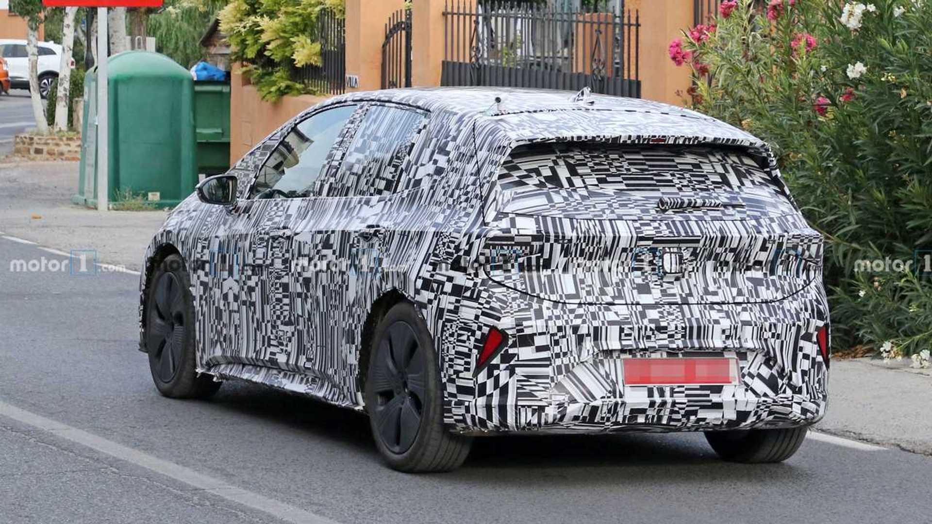 Cupra el-Born, ecco le foto spia dell'elettrica sportiva