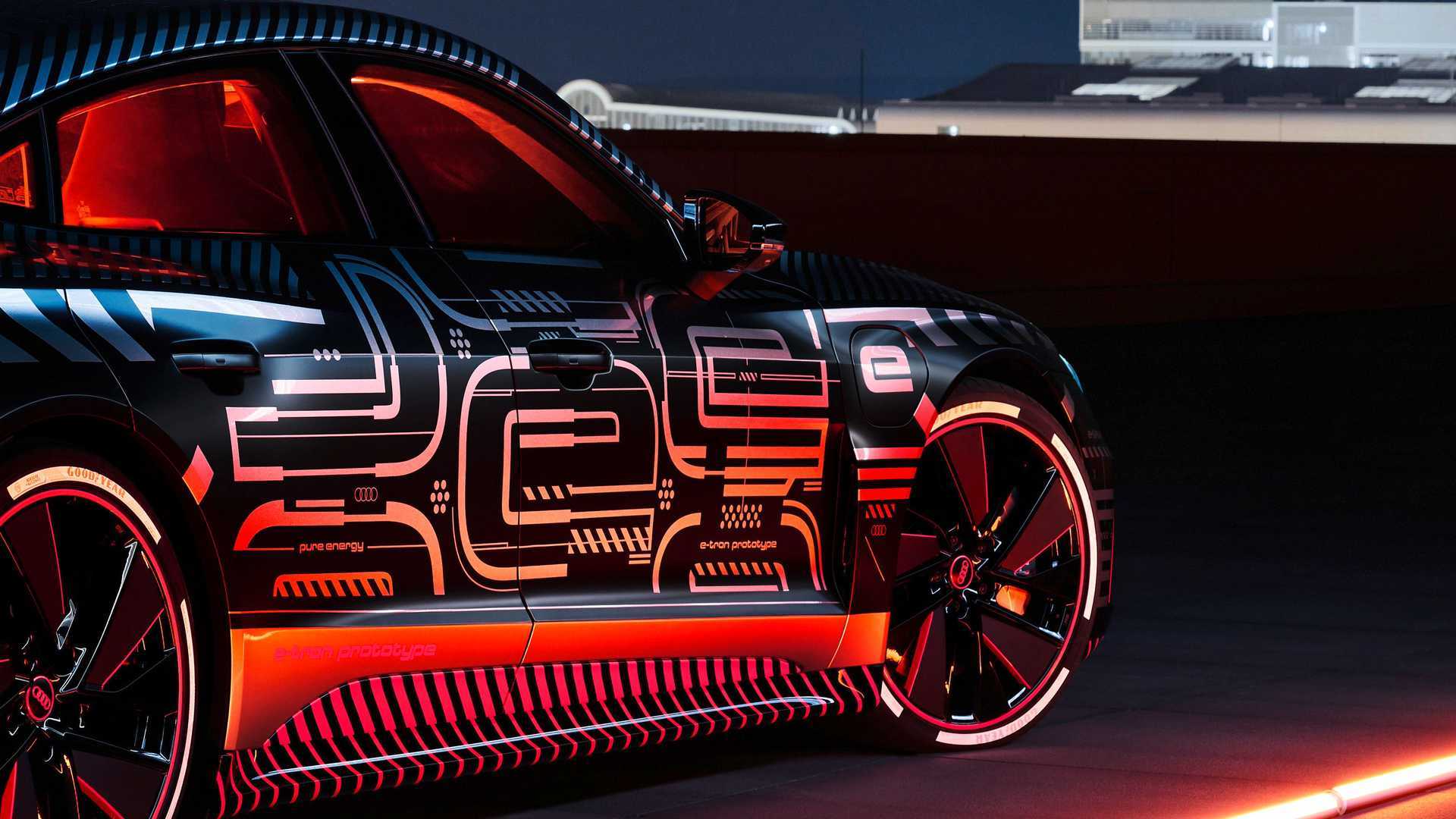 Audi e-tron GT, que virá ao Brasil, iniciará produção em série ao lado ...