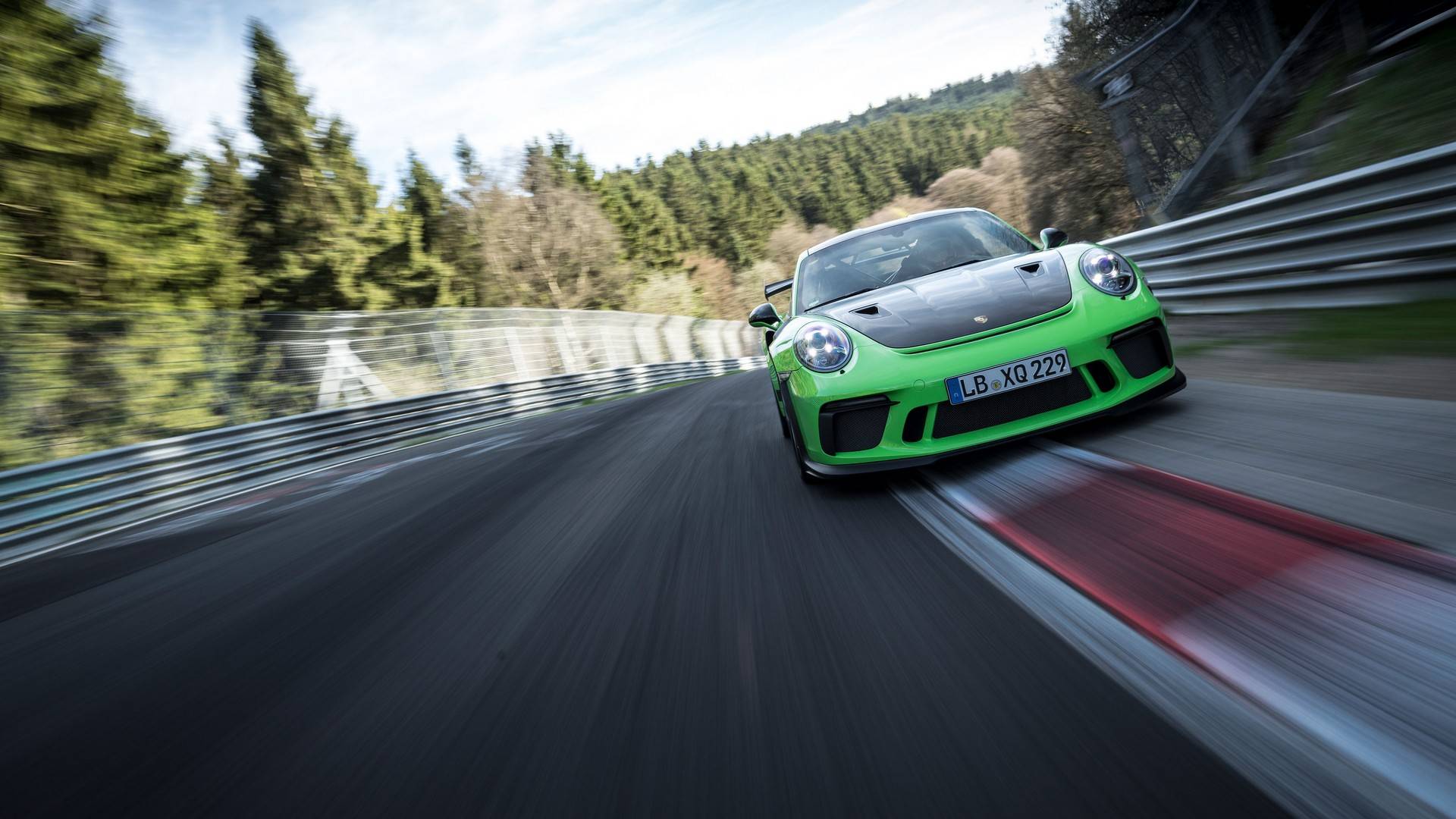Vídeo: Porsche 911 GT3 RS conquista Nürburgring em 6:56.4