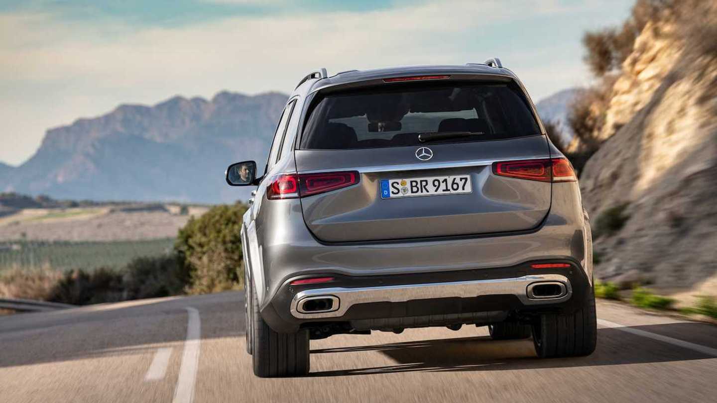 Mercedes-Benz GLS estreia com V8 biturbo e espaço para sete