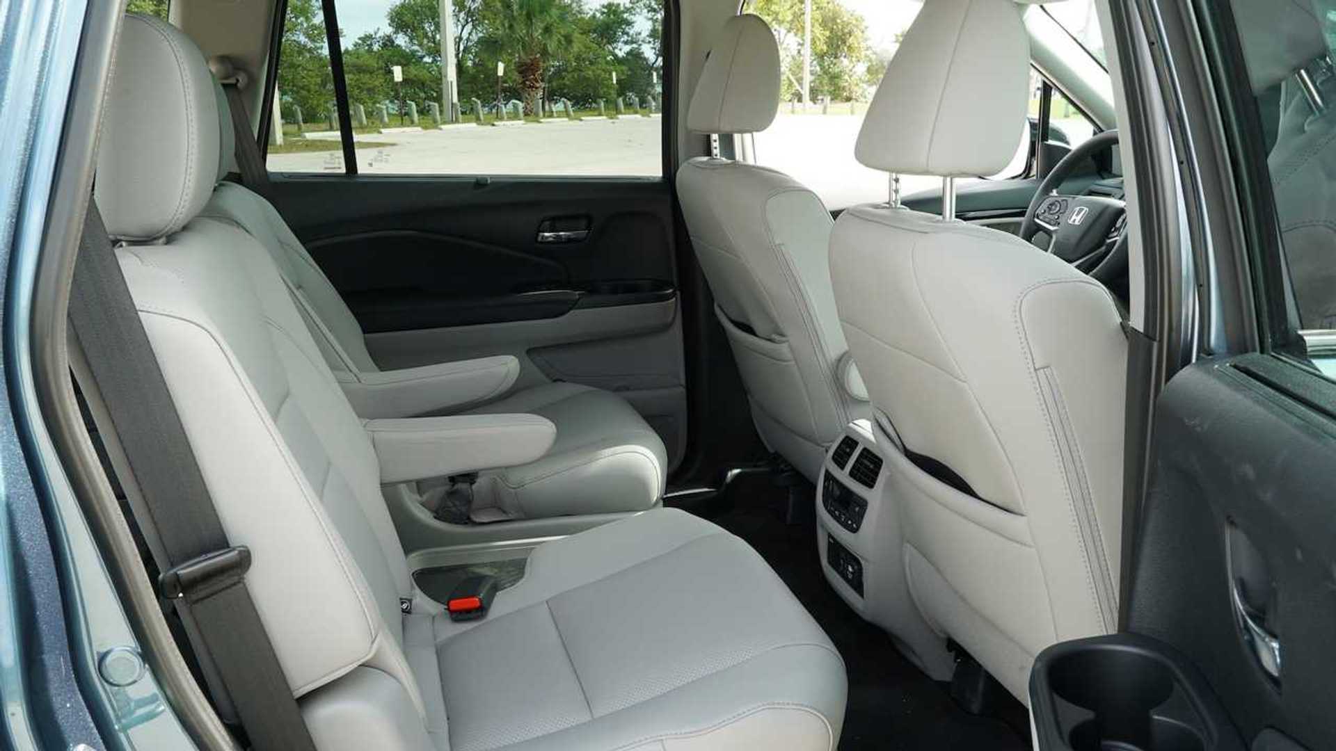 2019 Chevrolet Traverse vs. 2019 Honda Pilot Comparison: 3-Row Duel