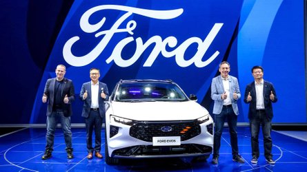 Ford Evos Terbaru Dipamerkan, Wagon dengan Layar Ultra-Lebar