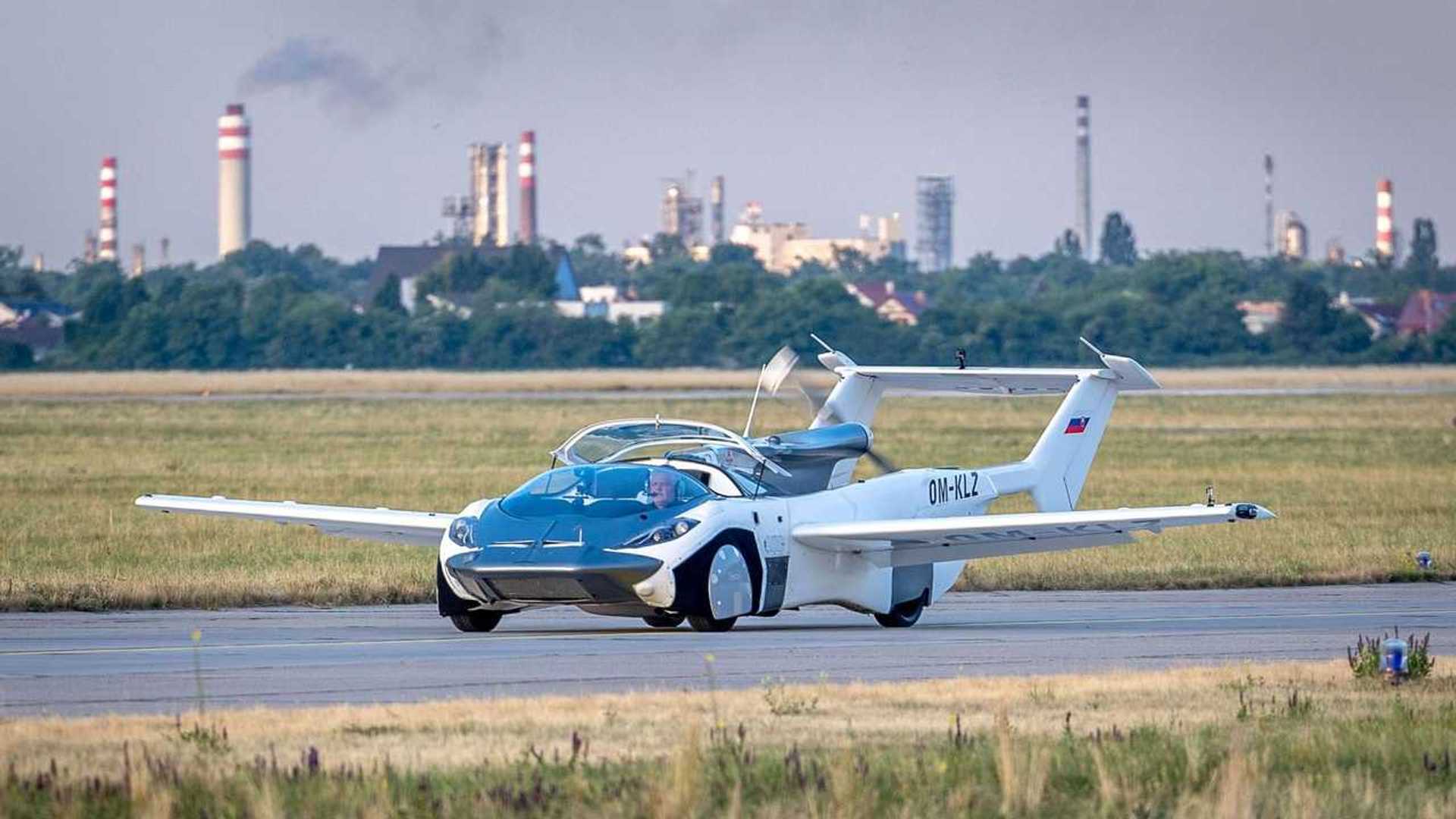 La voiture volante AirCar réussit son vol de 100 km