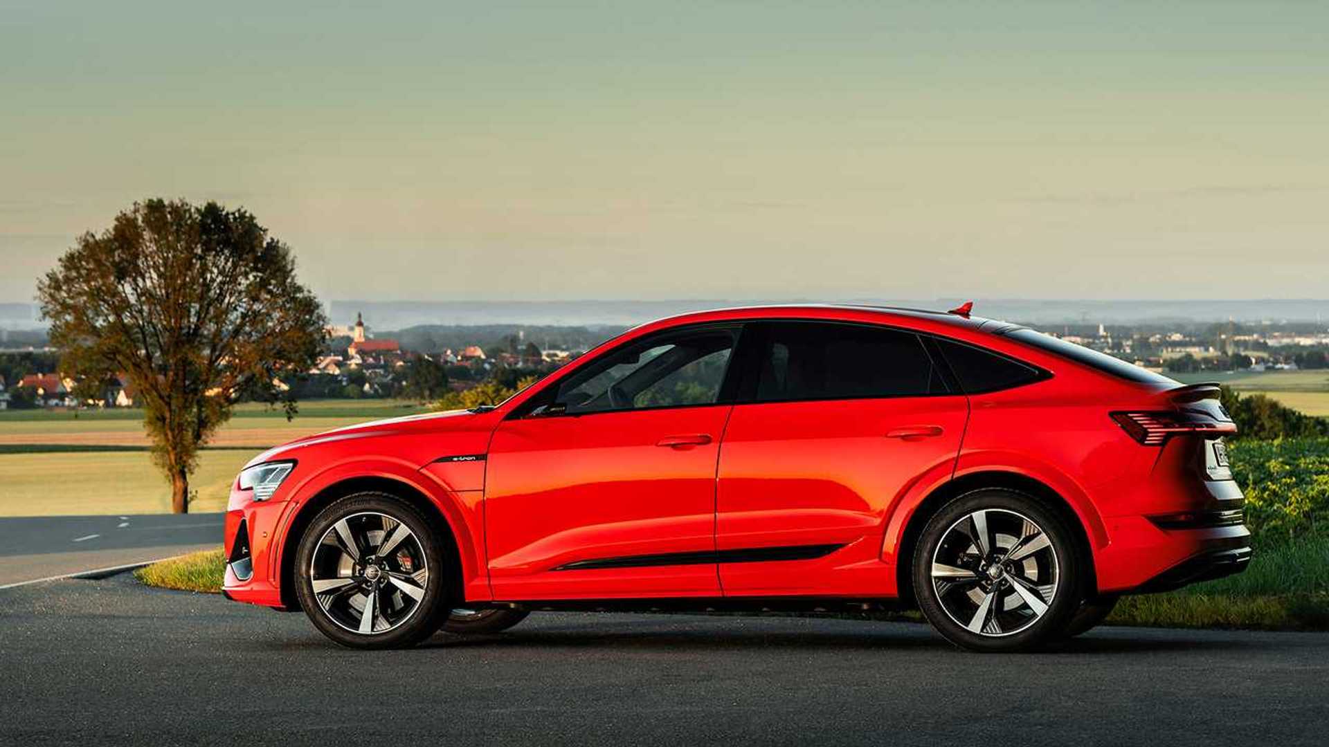 L'Audi Q8 e-tron prenderà il posto della e-tron dal 2026