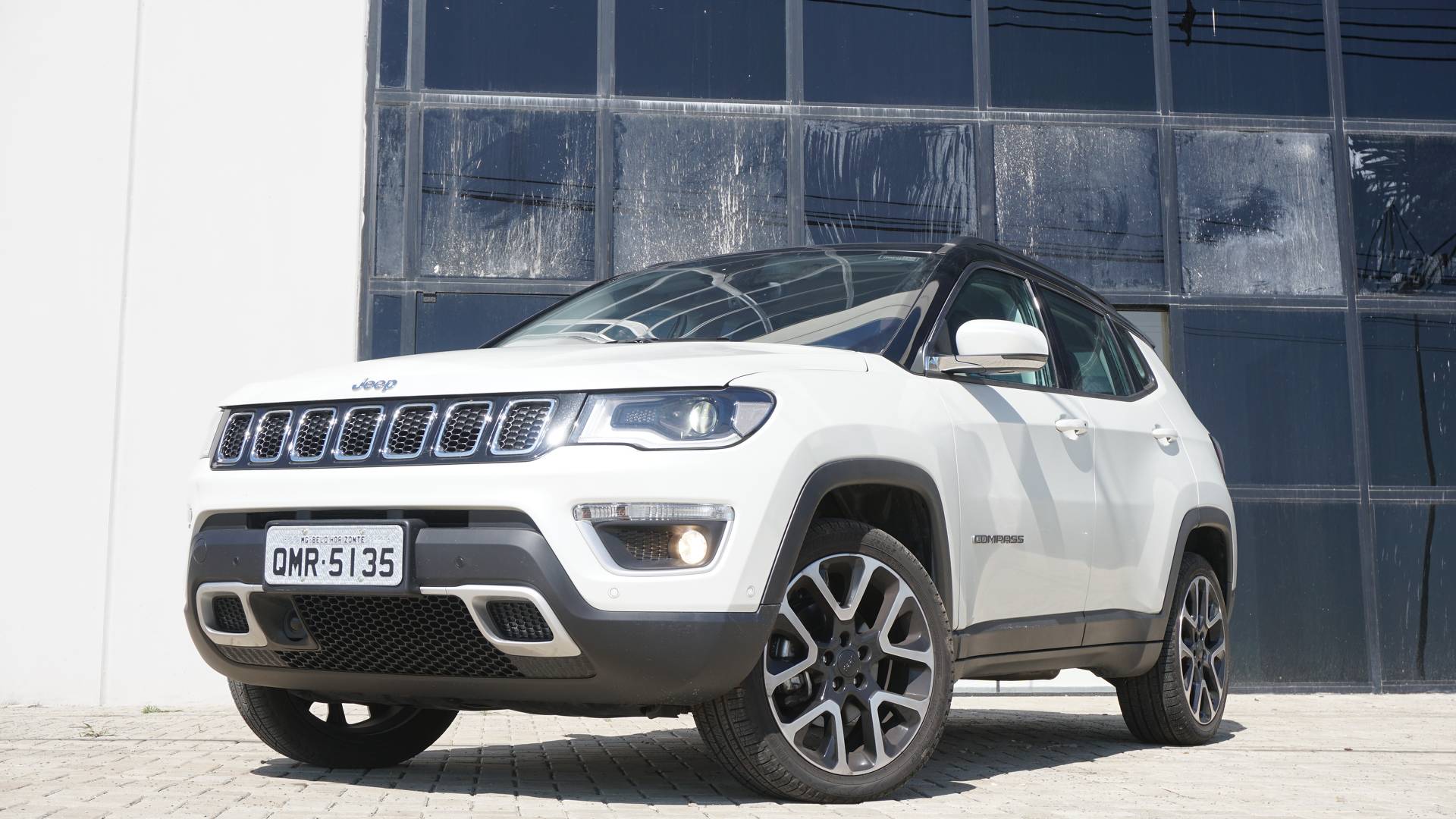 Impressões Jeep Compass Limited 4x4 2018 - Pacotão + tração