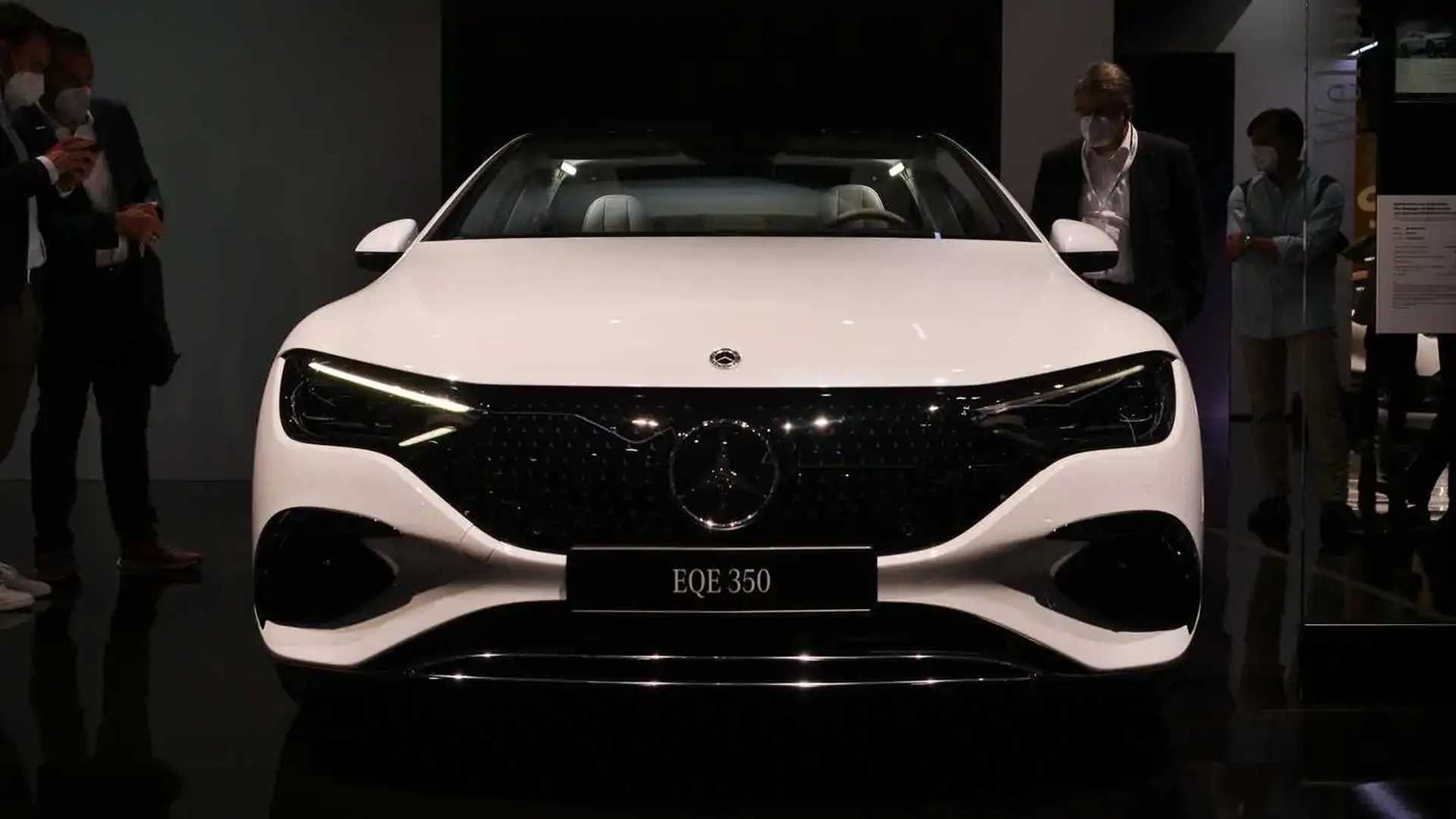 Mercedes EQE, leitura elétrica do Classe E, faz estreia oficial