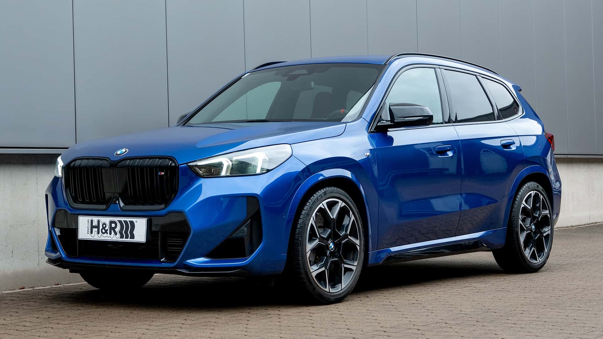 Der neue BMW X1 M35i xDrive mit H&R-Sportfedern