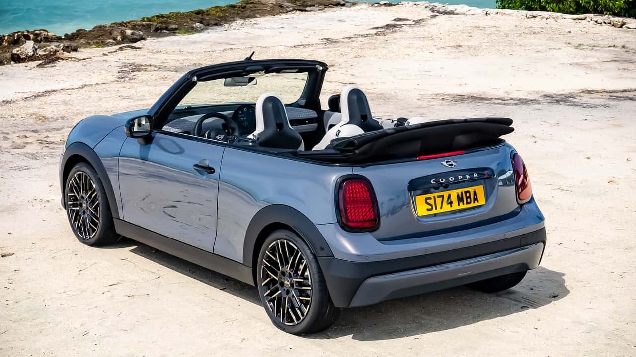Nuova MINI Cabrio (2024), ancora termica e più tecnologica