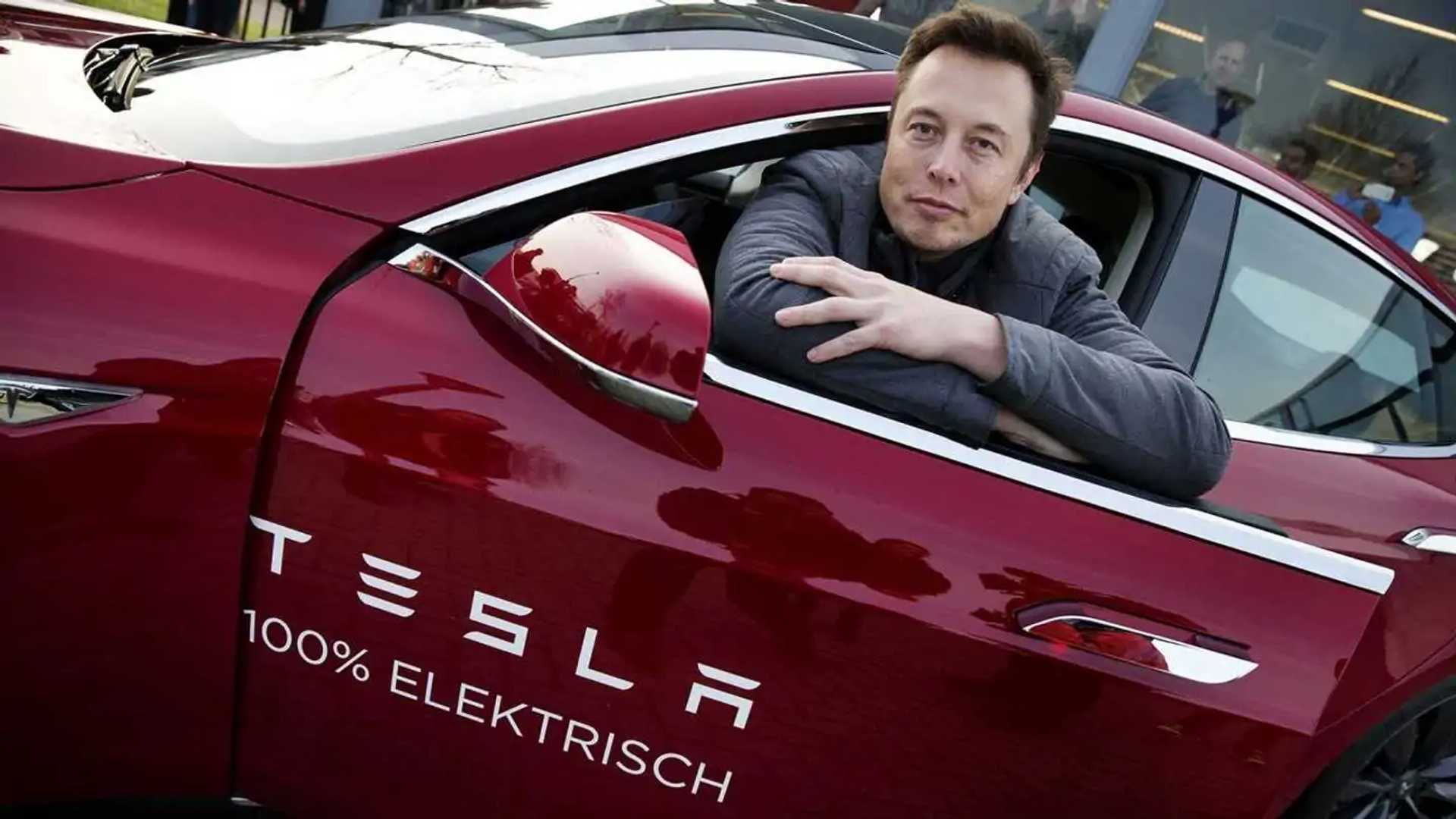 Tesla ha iniziato a fare pubblicità. Ecco i banner su Google