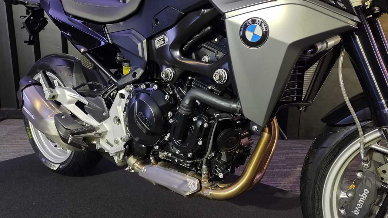 Primeiras impressões BMW F 900 R: algo diferente entre as esportivas