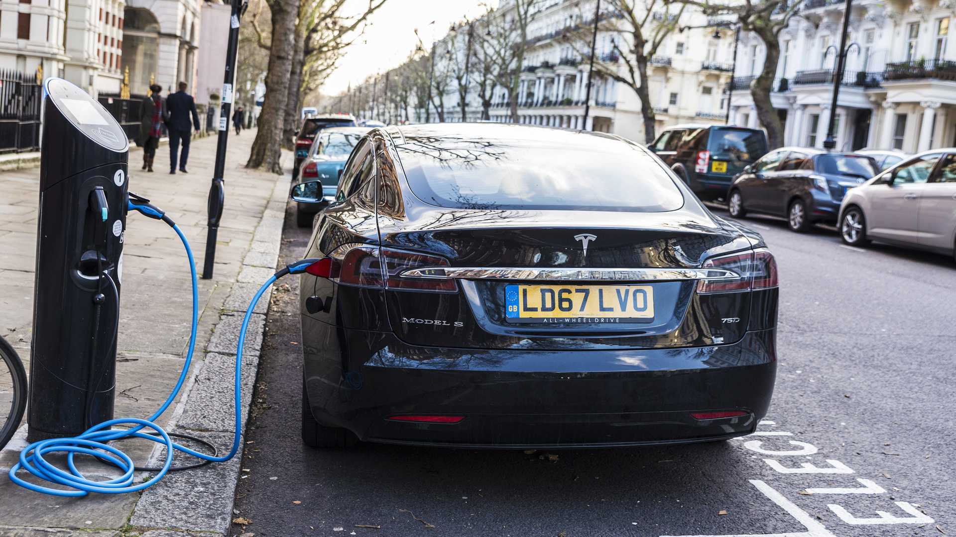 On-Street Charging For Electric Cars On The Rise In UK