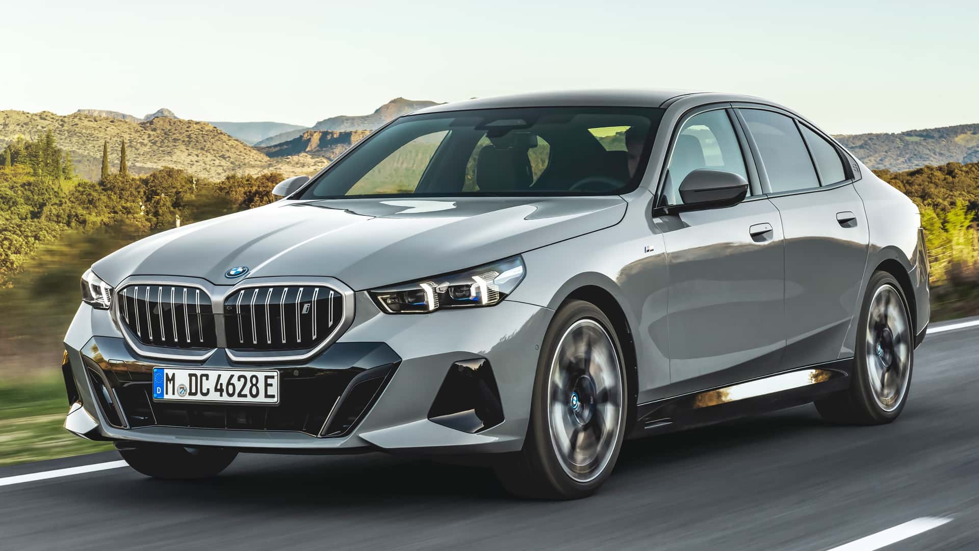 Bmw 550e Xdrive Specs And Features You Need To Know Ezloi