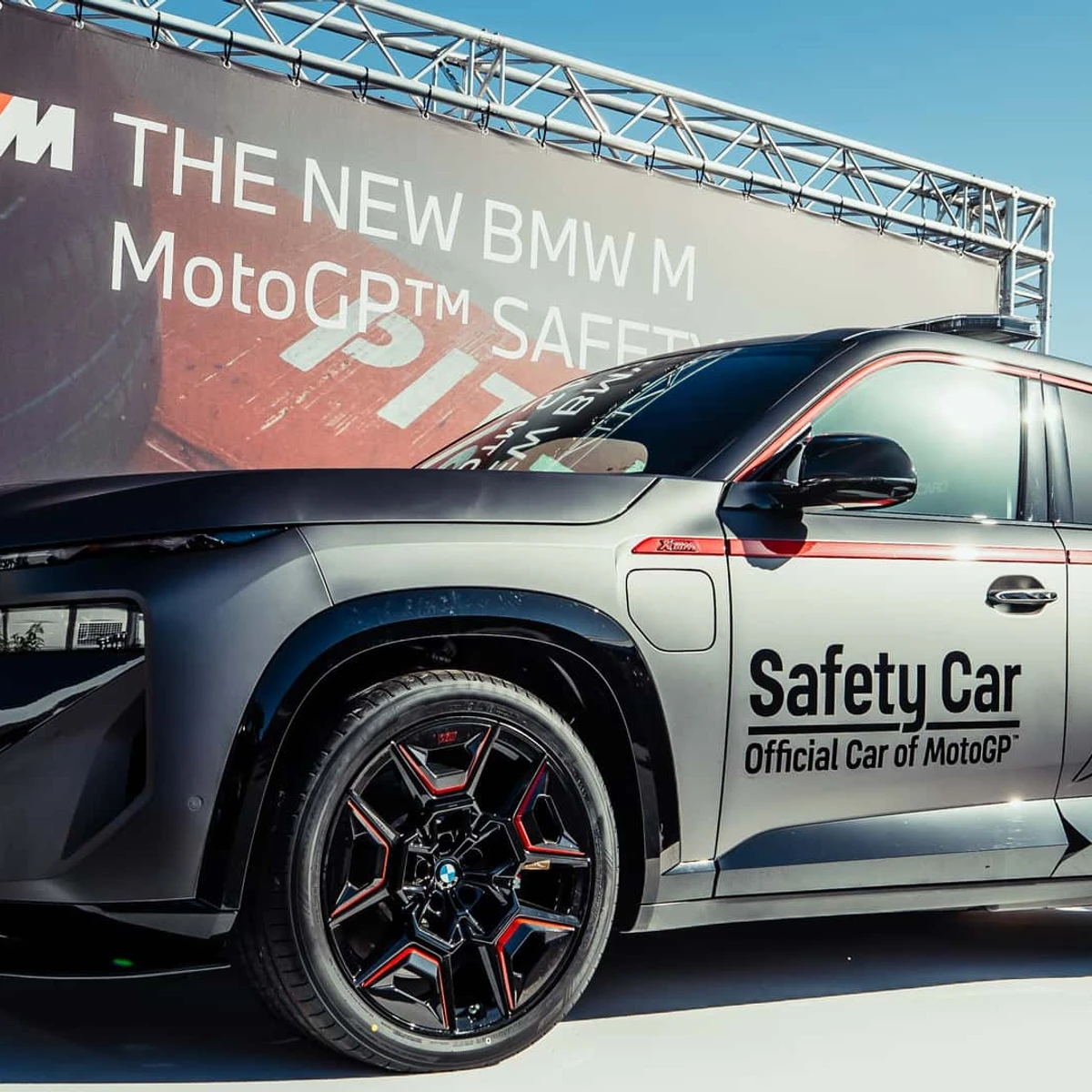 Bmw M Safety Car BMW Safety Car Fleet To Sport Exclusive M Colours At