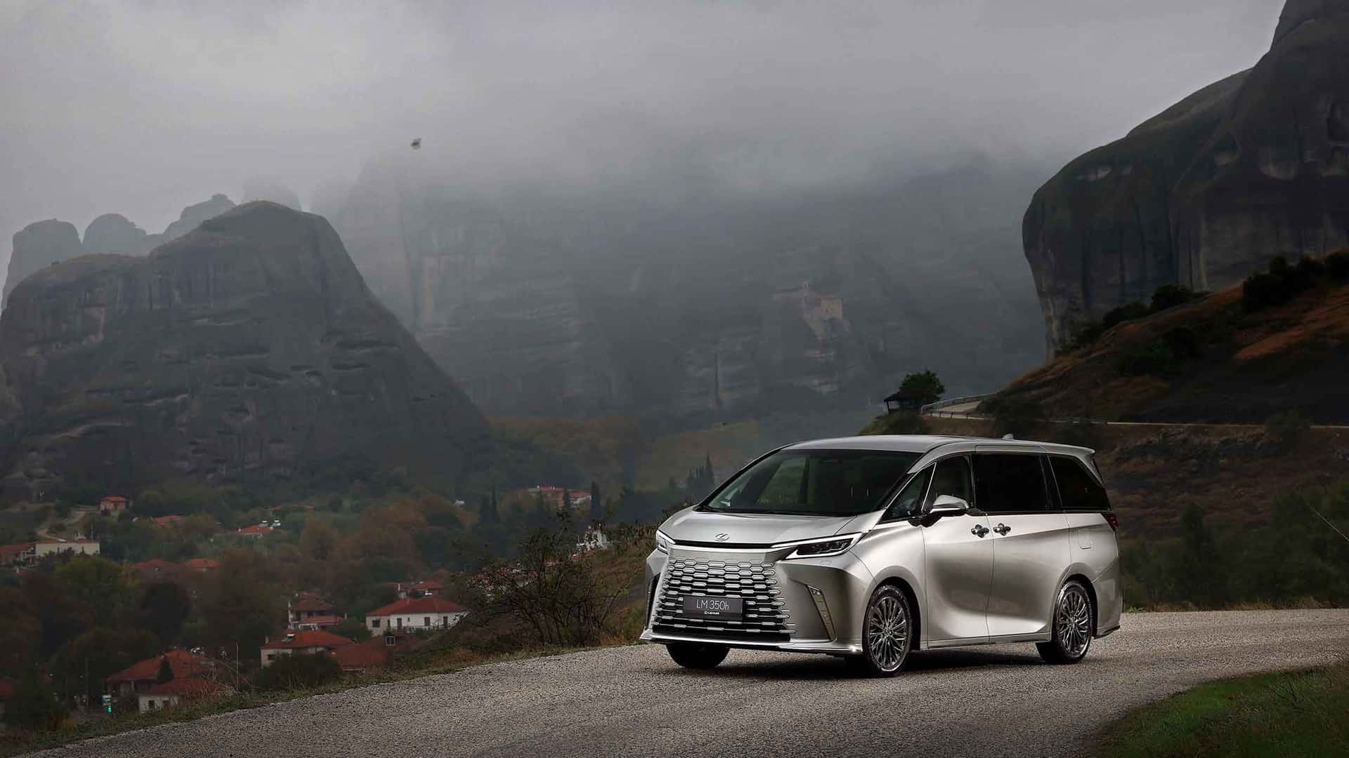 Lexus'un yeni LM modeli Türkiye'de!