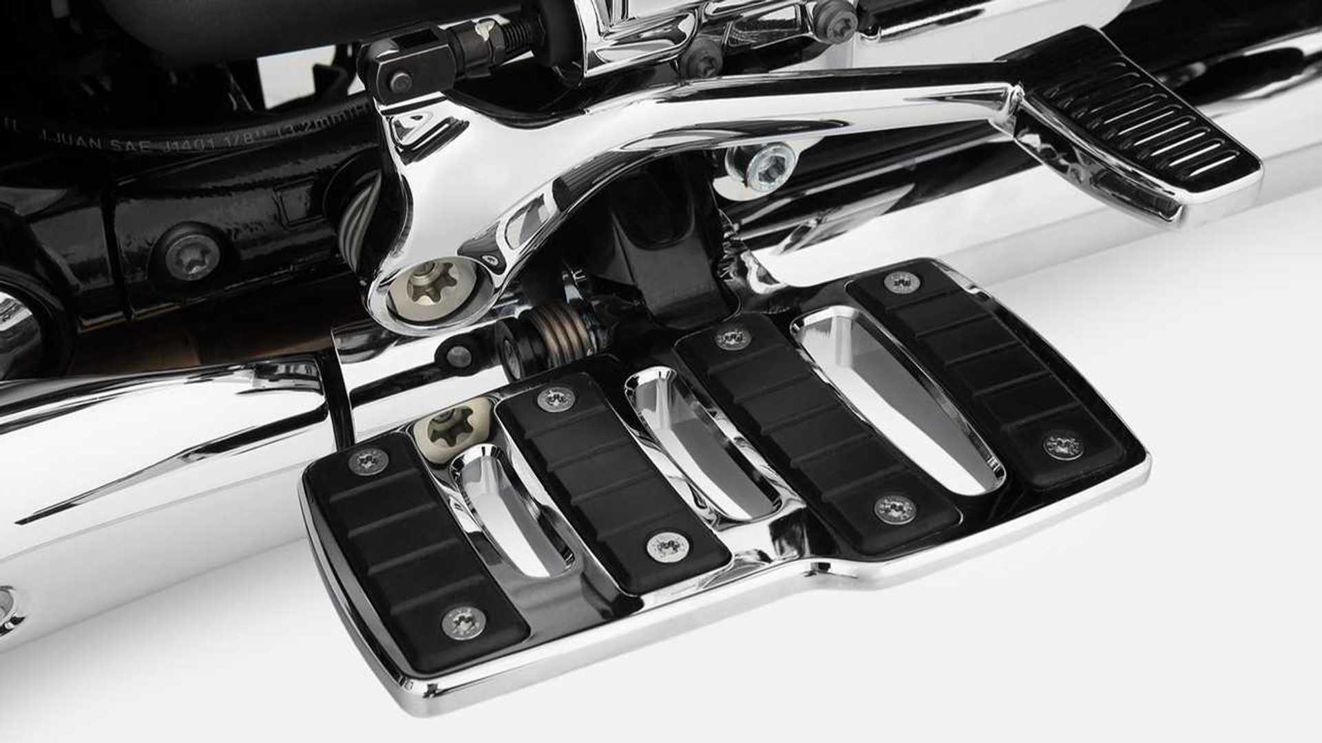 Check Out Wunderlich’s Ergo-Comfort Footrests For the BMW R18