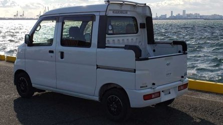Cute Daihatsu HiJet Deck Van Has The Tiniest Truck Bed We’ve Ever Seen