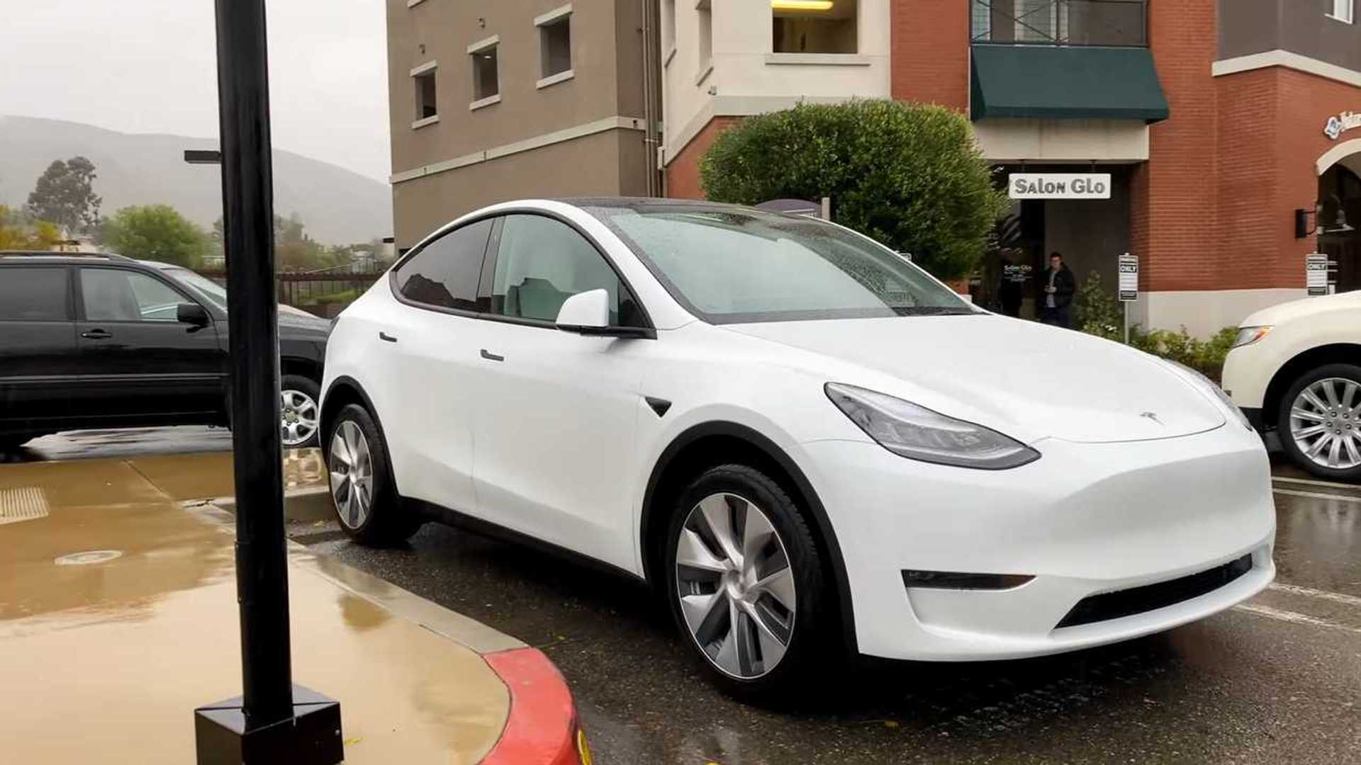 Tesla Model Y Dual Motor Performance Spotted: Video