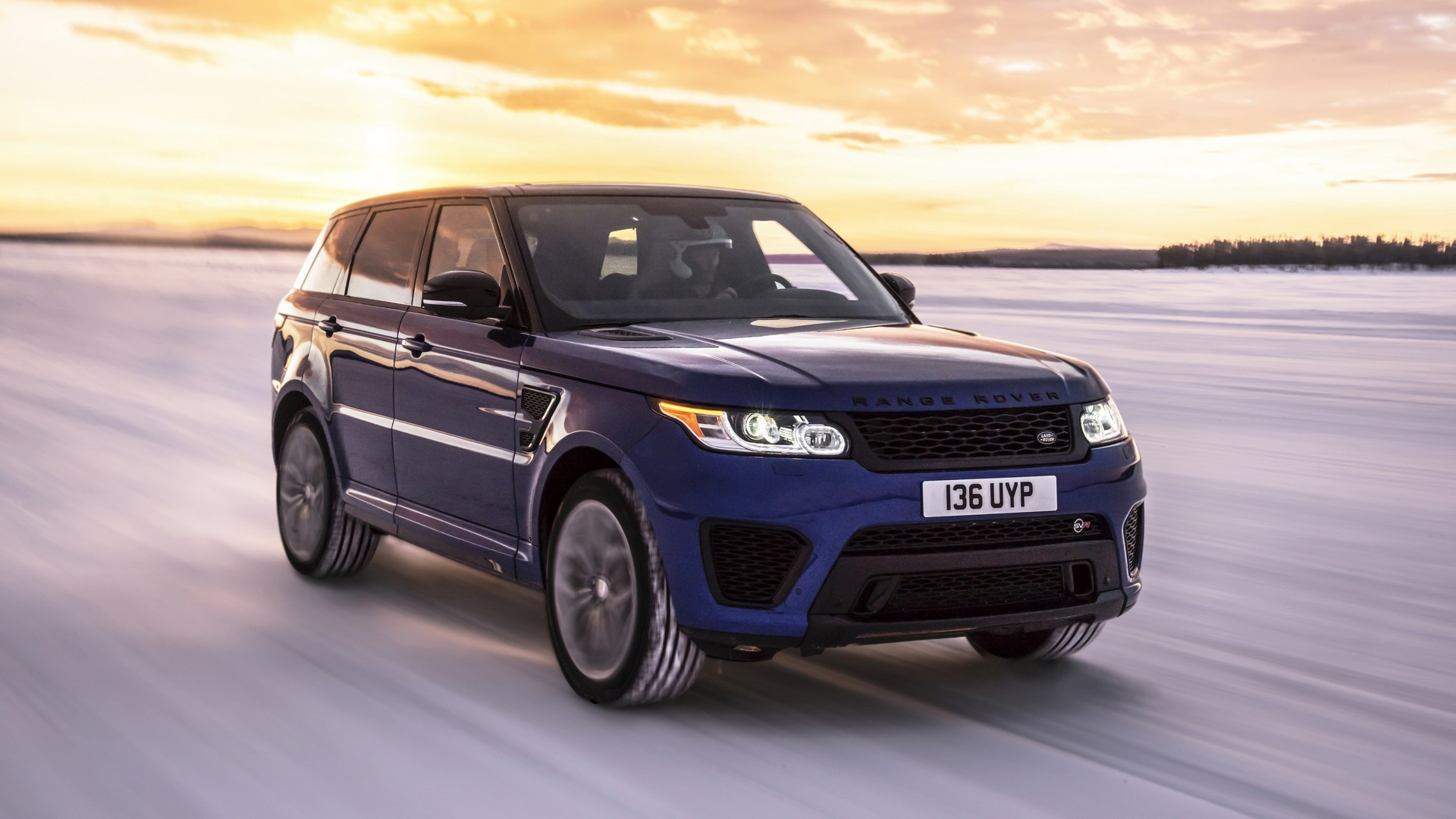 VIDÉO- Le Range Rover Sport SVR accélère fort sur tous les terrains