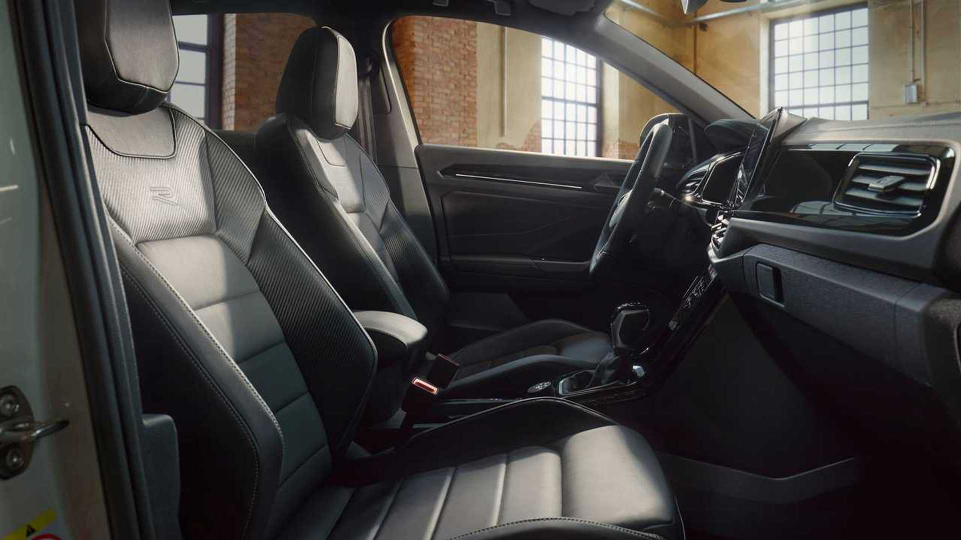 Volkswagen T-Roc 2022: spazio, motori, interni, prezzo, consumi