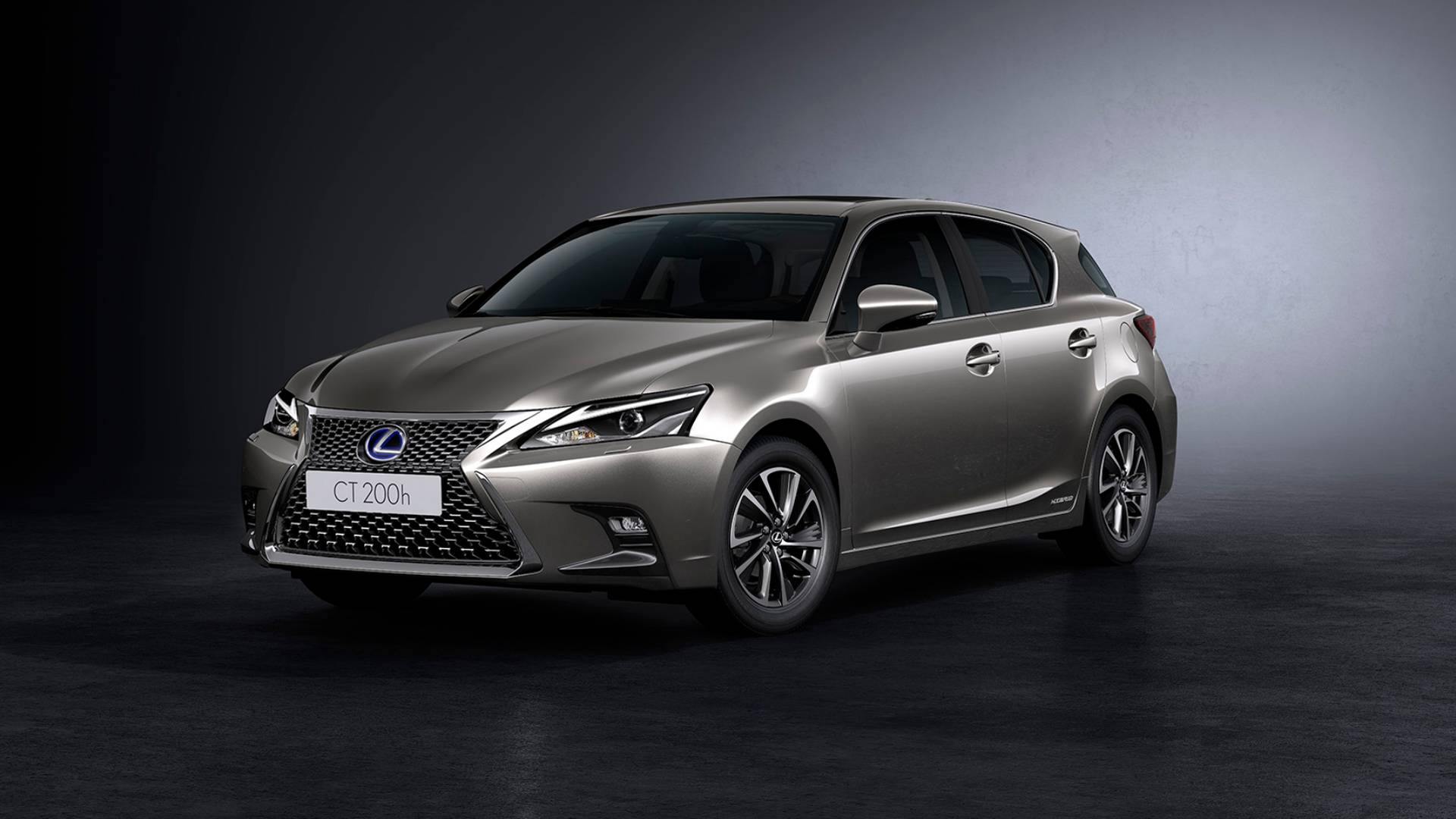 Lexus CT200h 2018 chega ao Brasil com novo visual por R$ 135.750